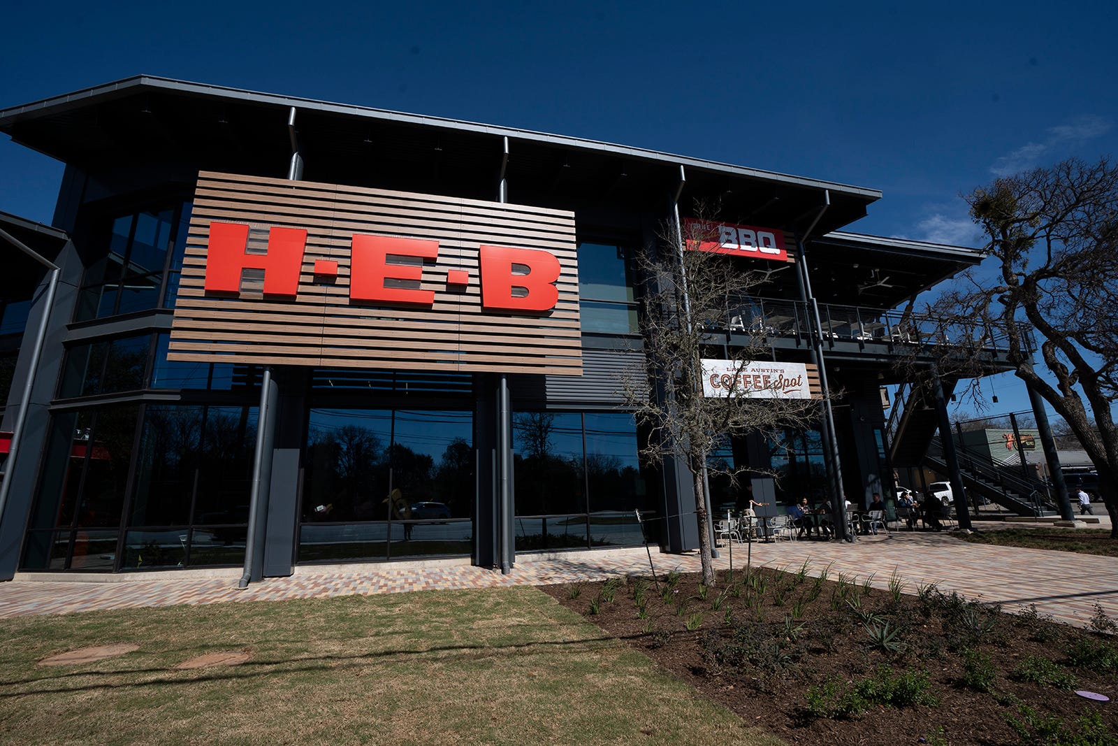 New HEB Austin location opens on Lake Austin Boulevard