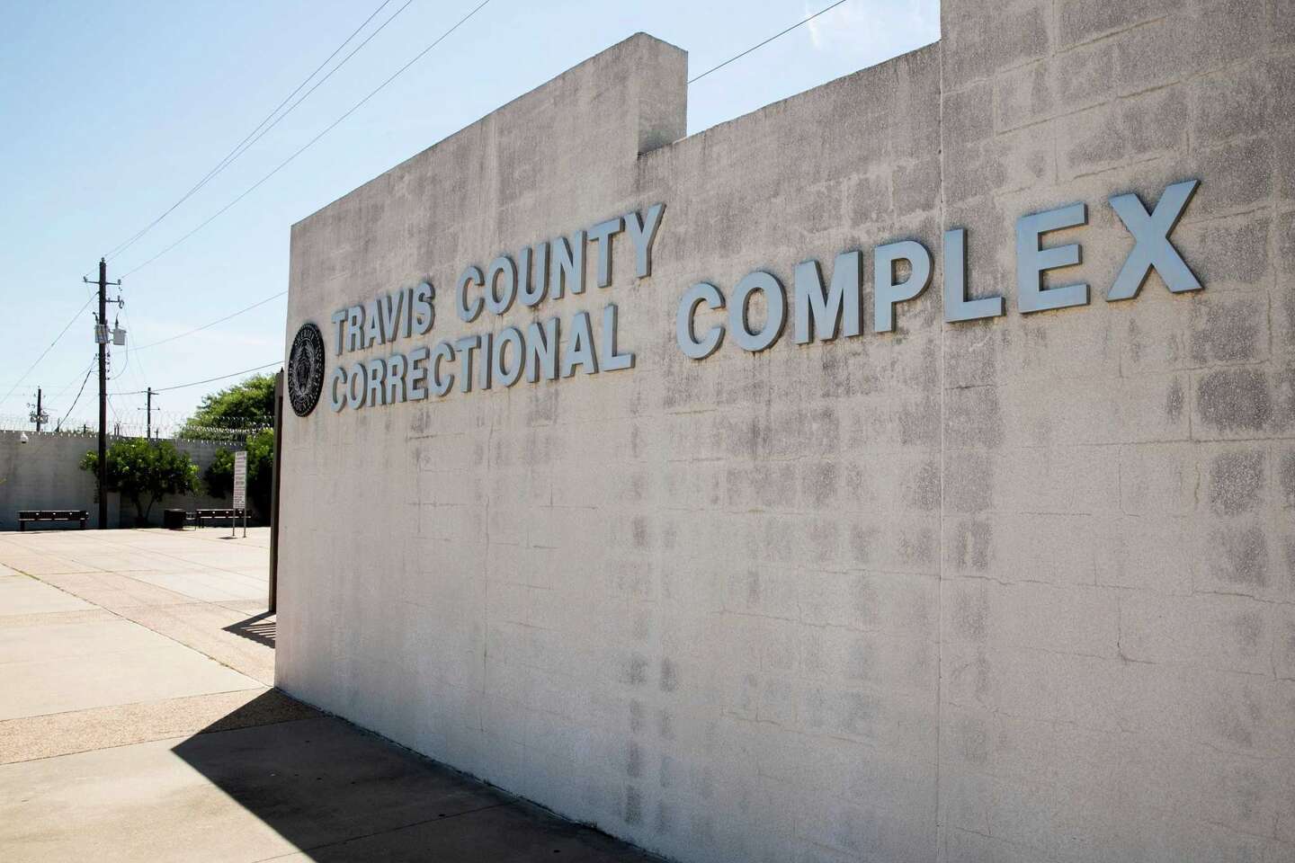 Travis County officer accused of selling chicken wings to inmate