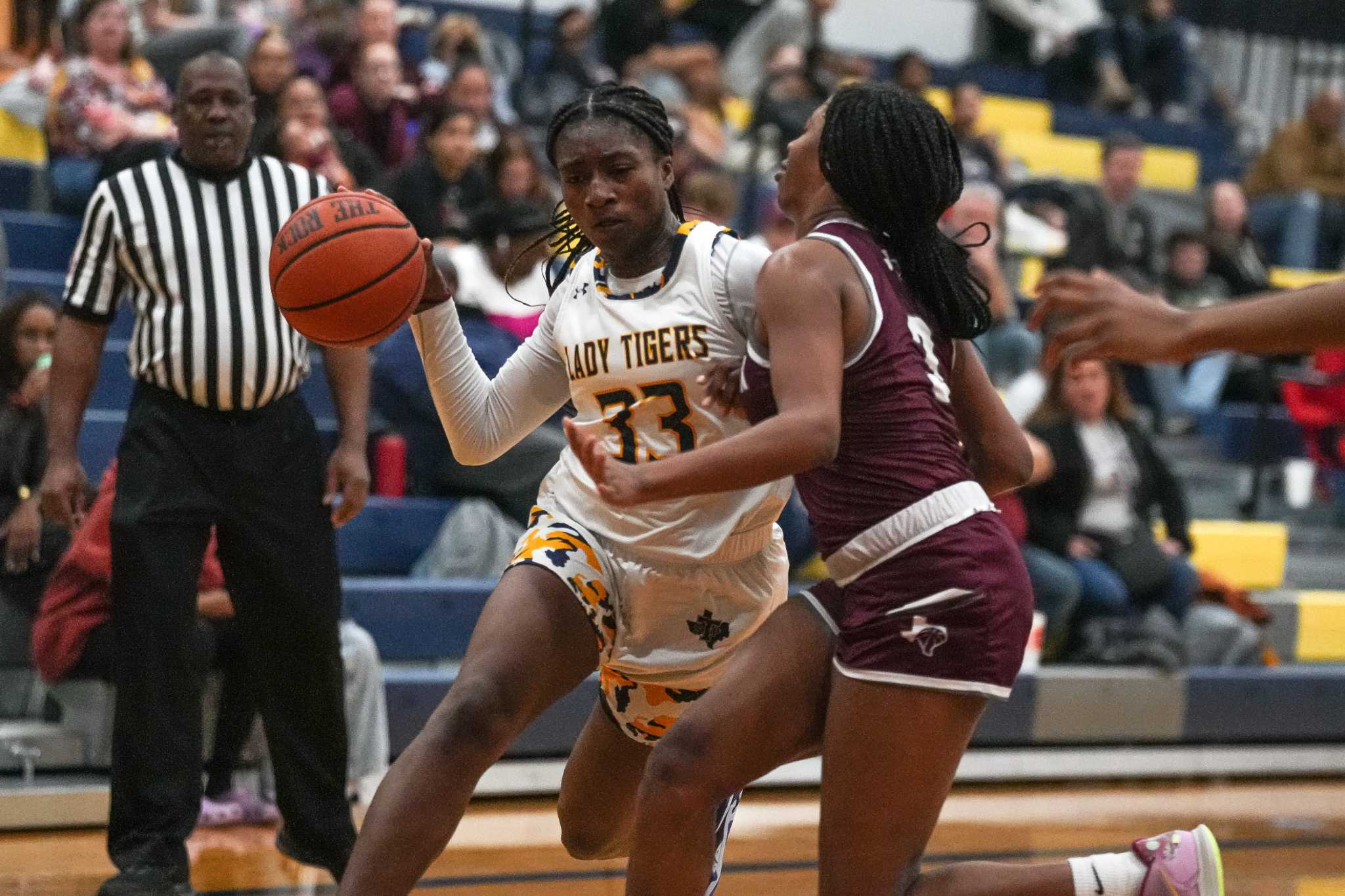 Stony Point girls top Round Rock to keep 25-6A playoff hopes alive