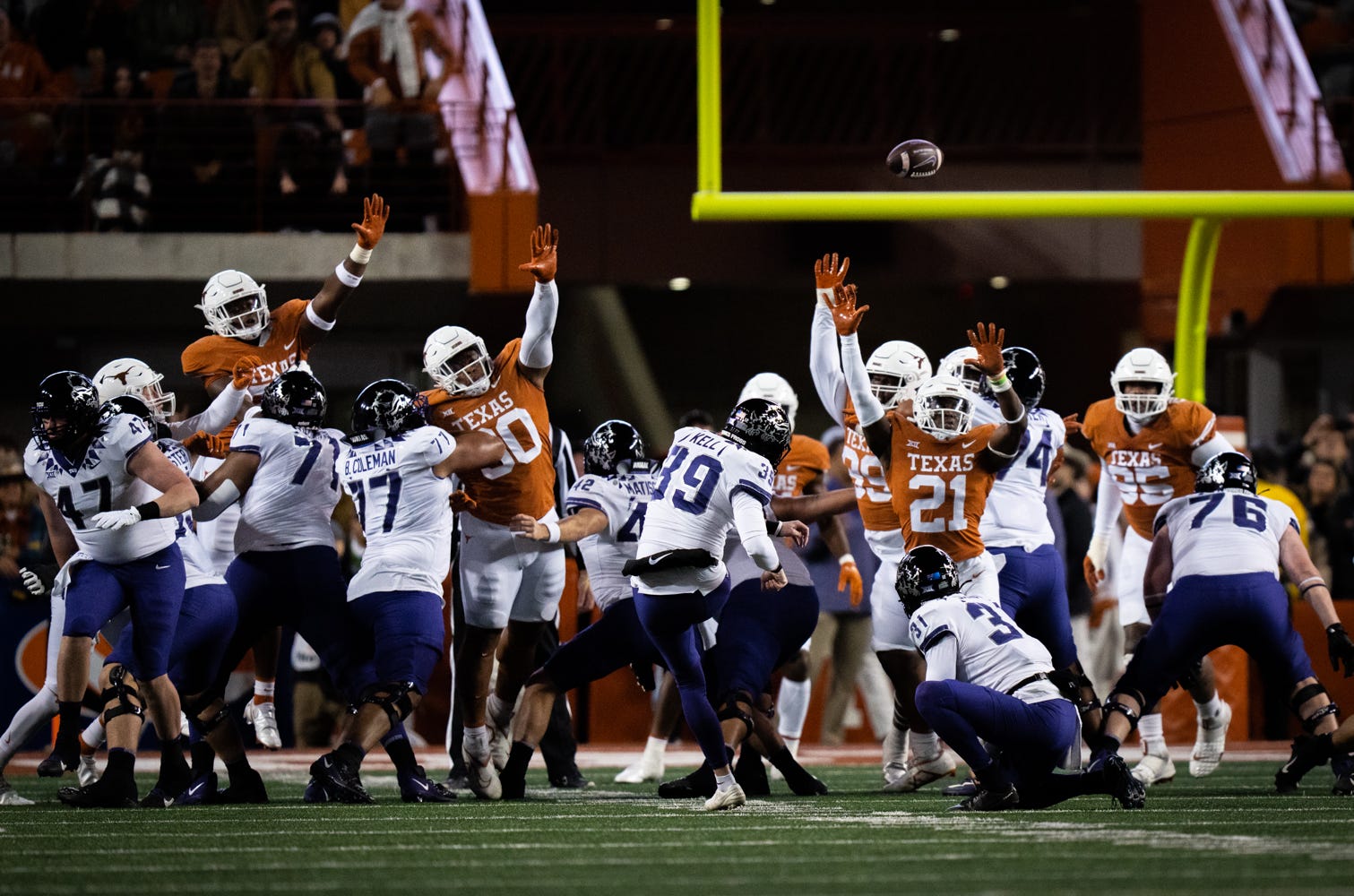 'Who took the under?' Defenses dominate in first half of Texas-TCU ...