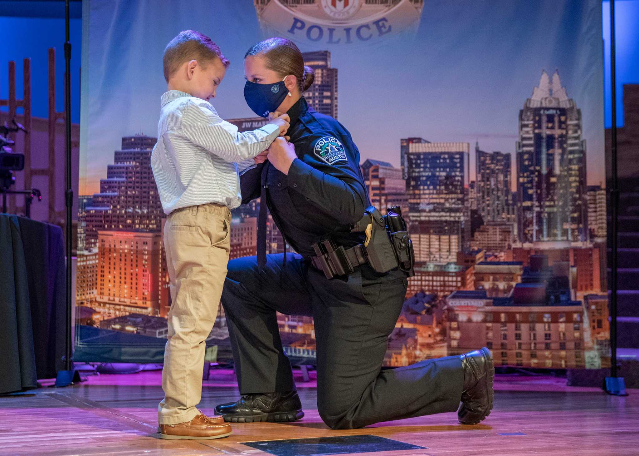 Austin Police Department commissions 42 new officers