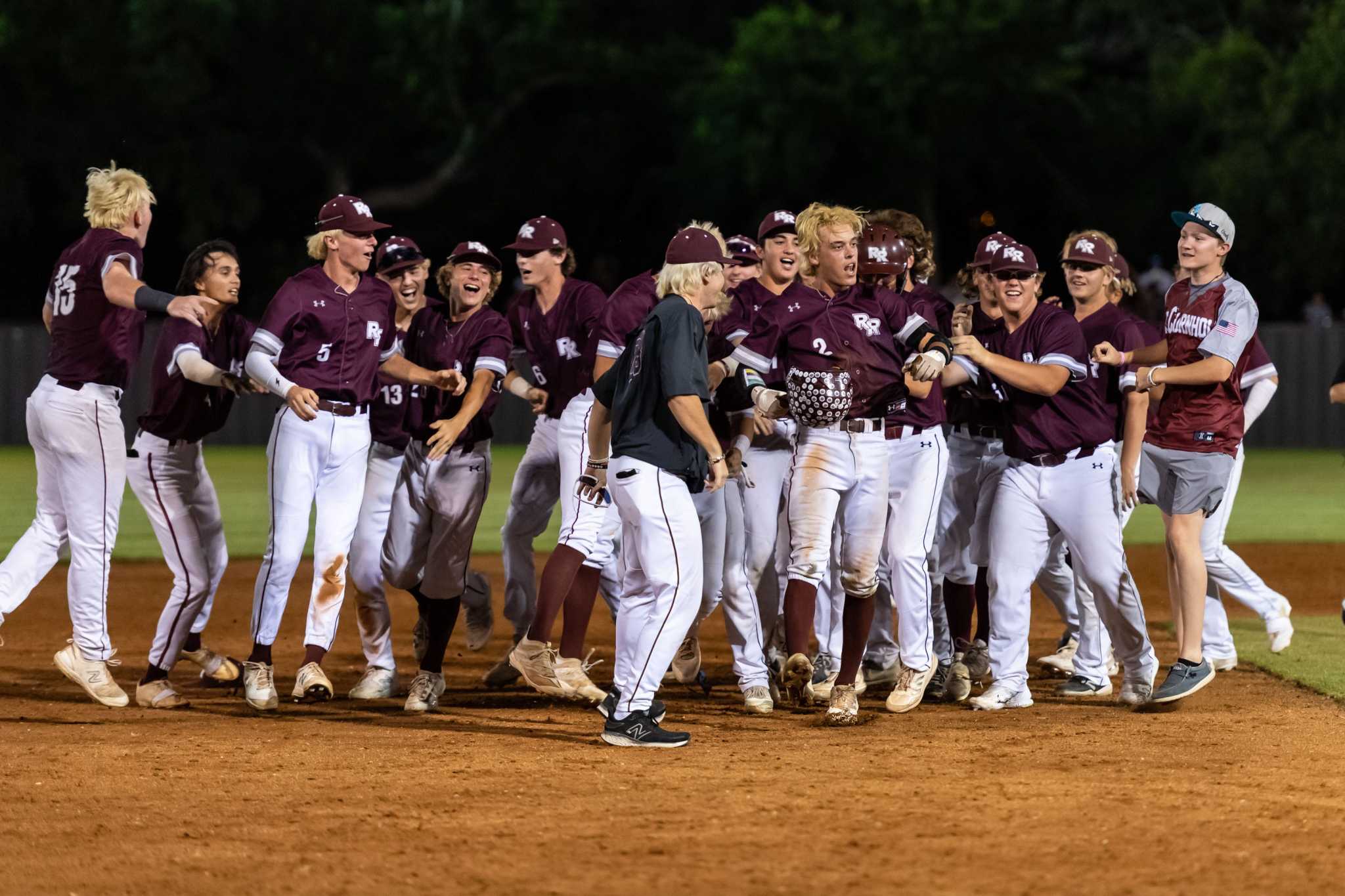 Round Rock, Lake Travis start regional quarterfinals with 1-0 wins