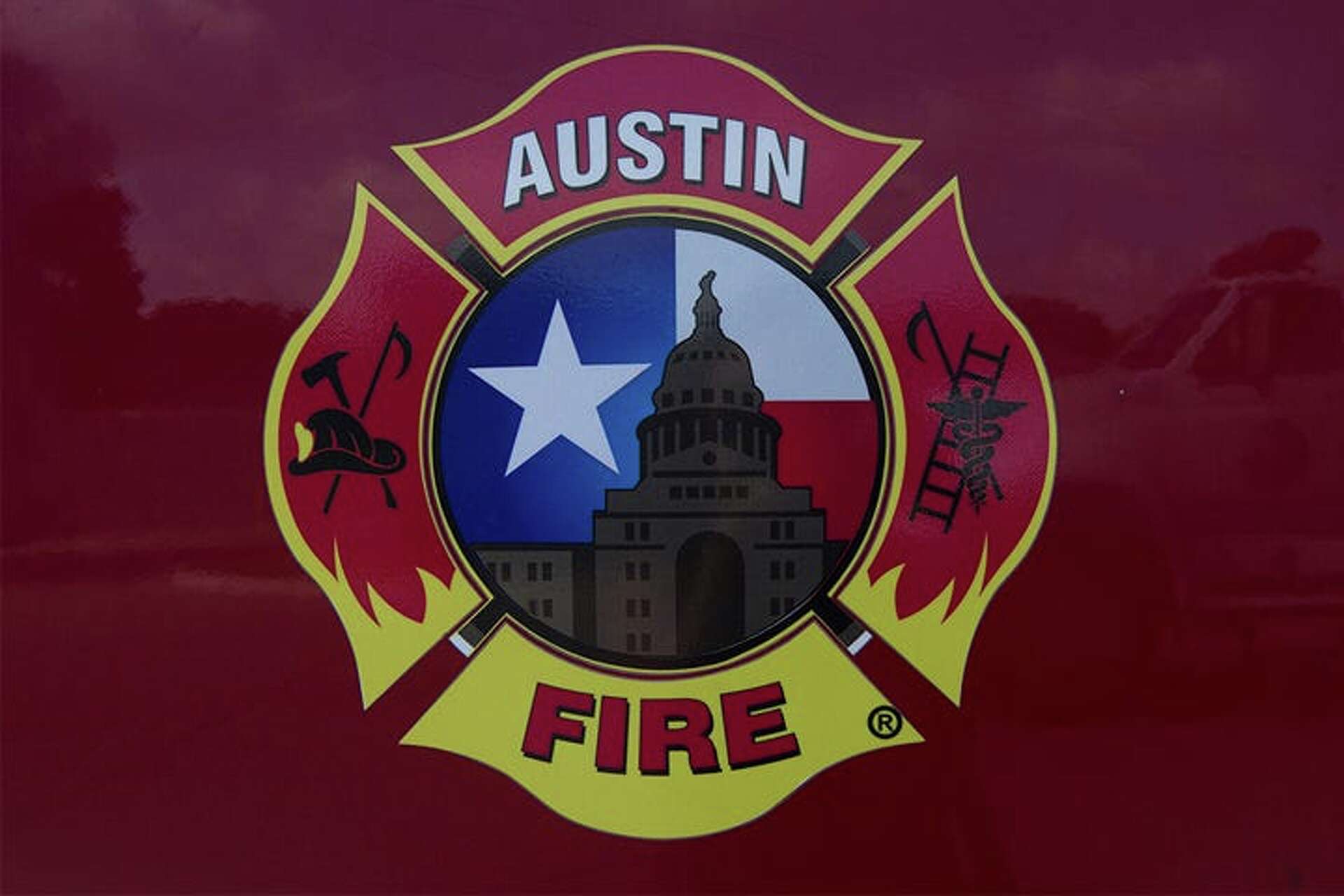 Austin apartment fire: No injuries reported, large blaze contained