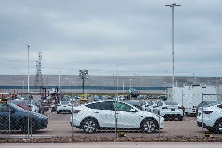 EV owners to pay $200 fee to register cars under new Texas law