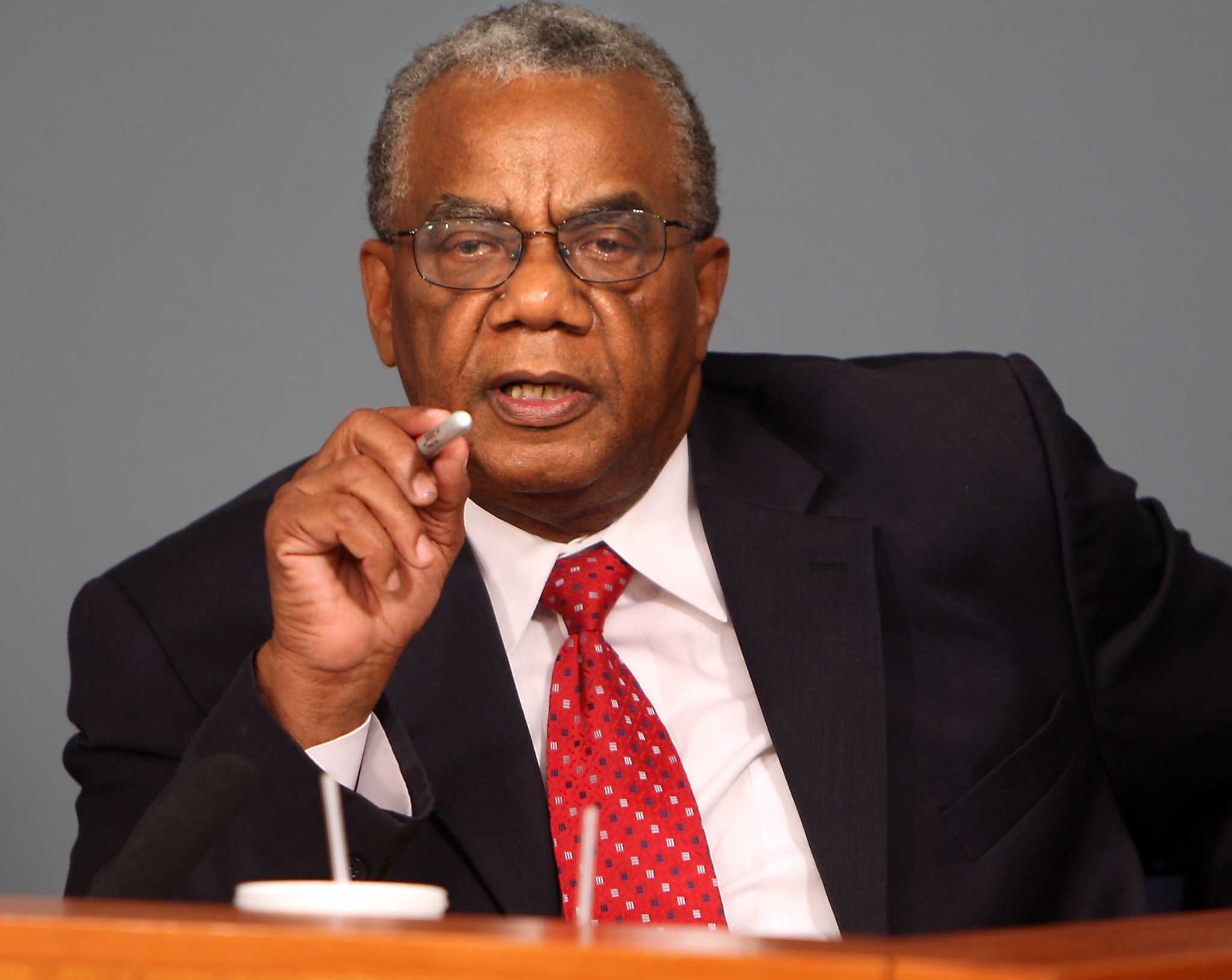 Former Travis County Commissioner and community advocate Ron Davis dies