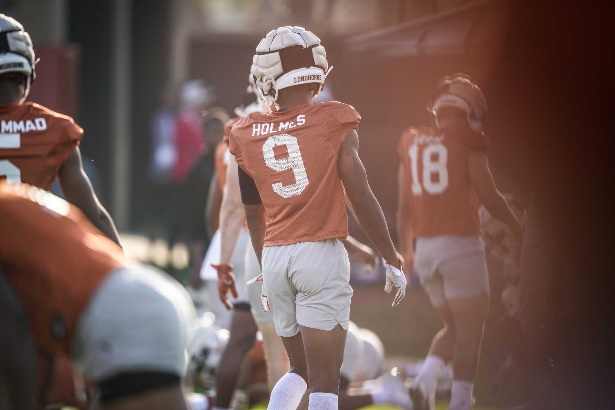 Texas football transfers Gavin Holmes, Jalen Catalon add depth