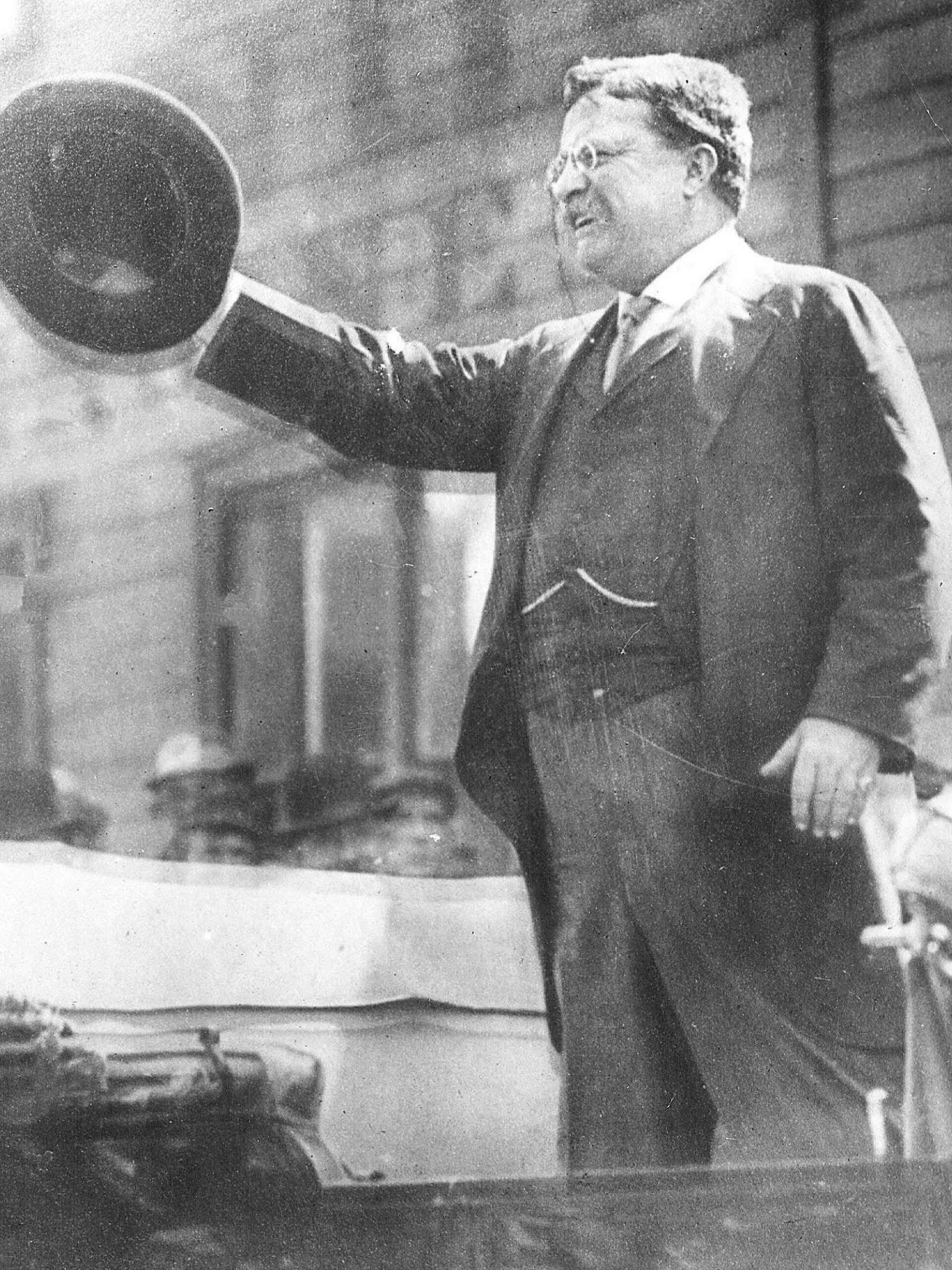 Is it true that Teddy Roosevelt finished a speech after being shot?