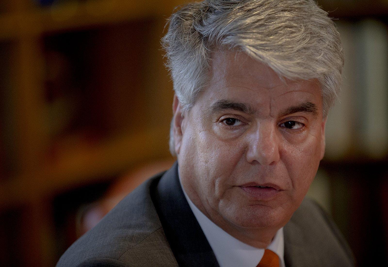 UT President Gregory L. Fenves leaving this summer for top spot at ...