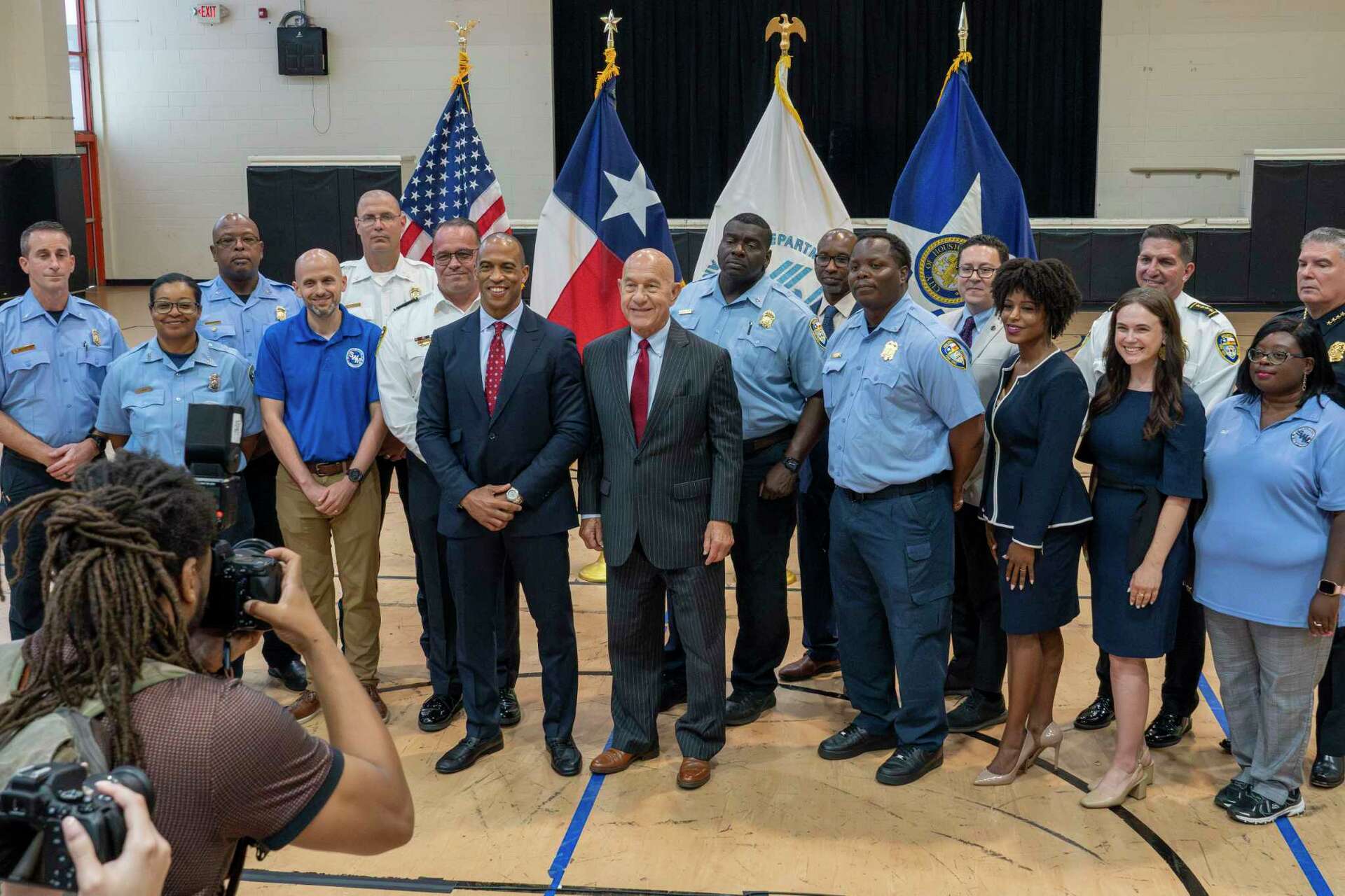 Houston Mayor Whitmire unrolls plan for generators at 100 facilities