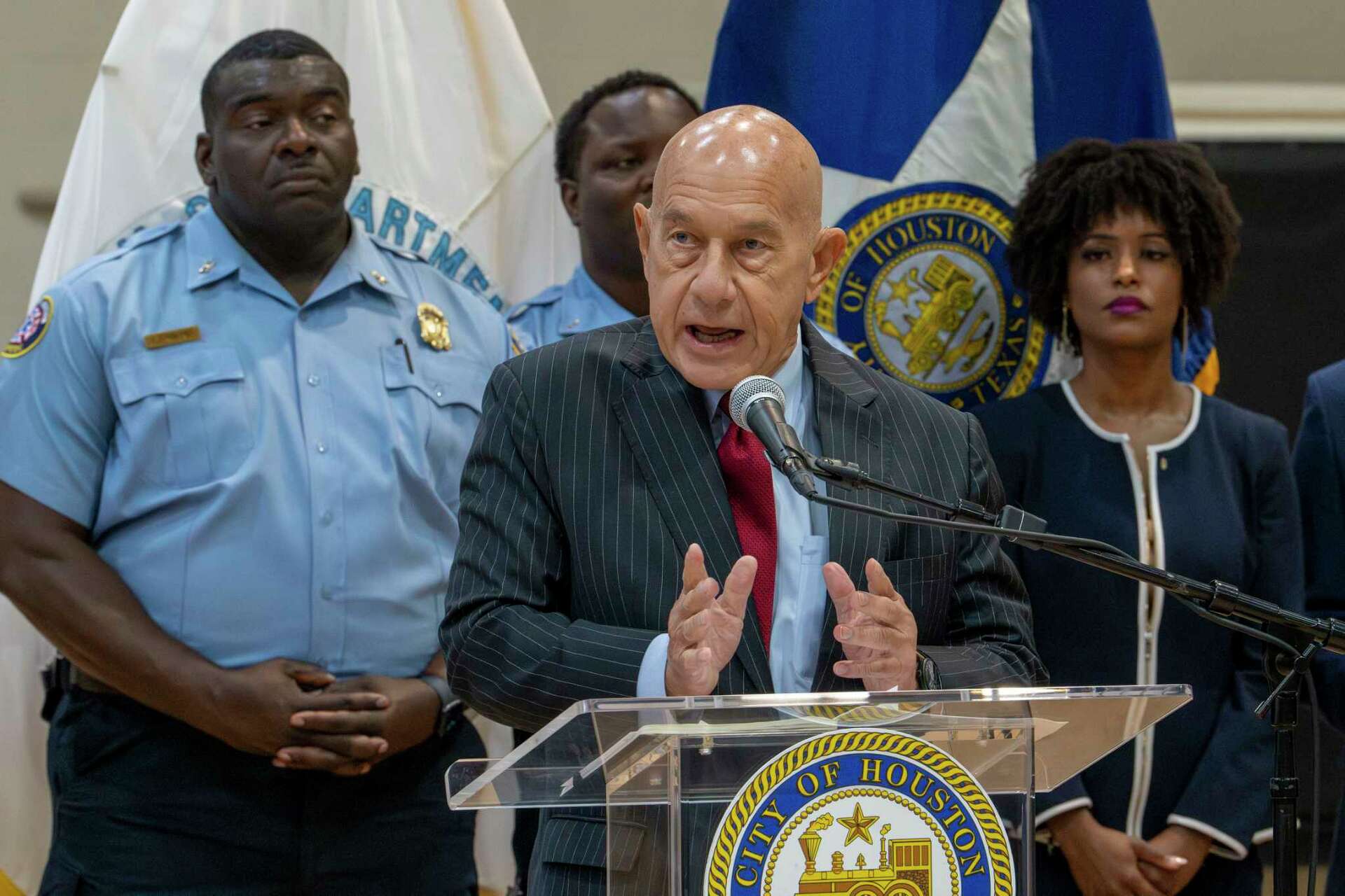 Mayor Whitmire admonishment resolutions grow to 100 signatures