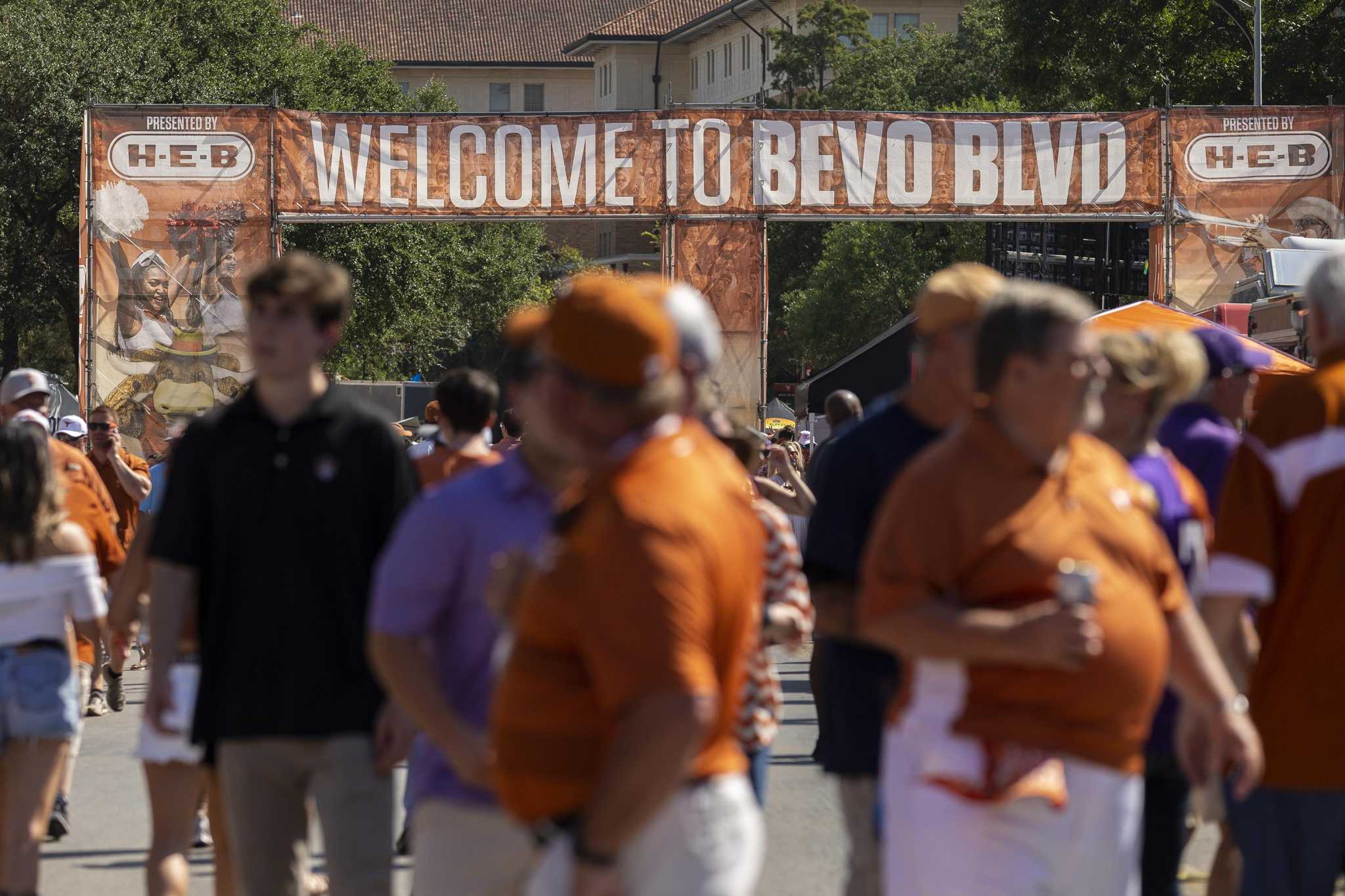 Tailgating for Texas football games? What to know about DKR gamedays