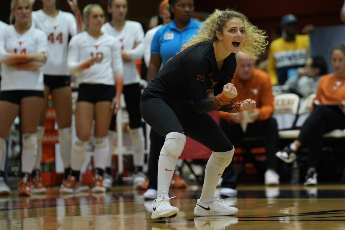 Transfer libero Zoe Fleck standing out on Texas volleyball team