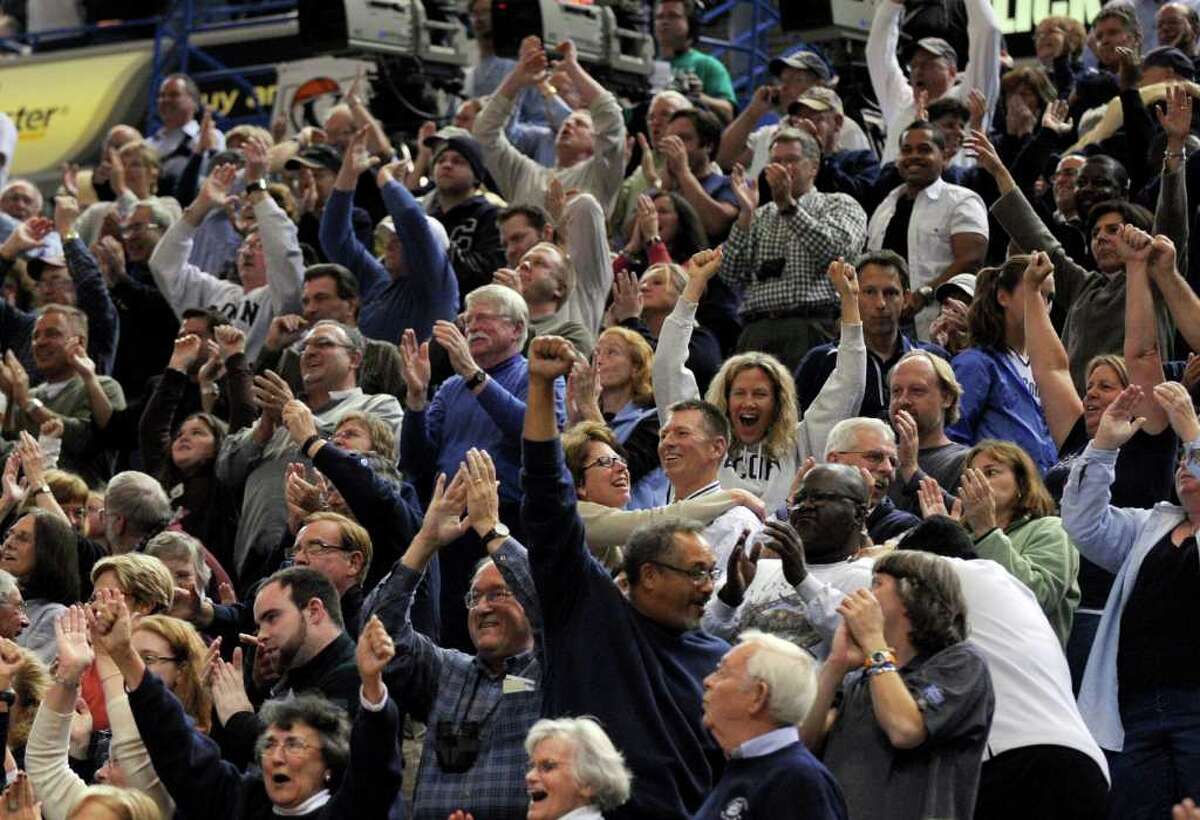 UConn women hold off Baylor, extend winning streak