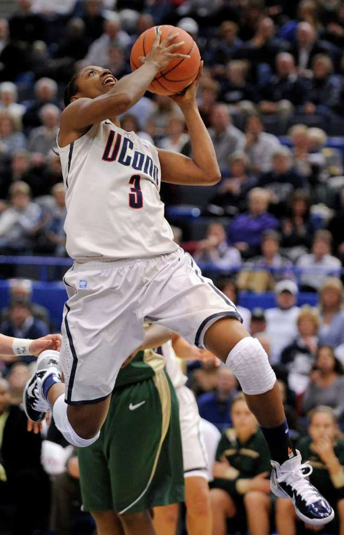 UConn women hold off Baylor, extend winning streak