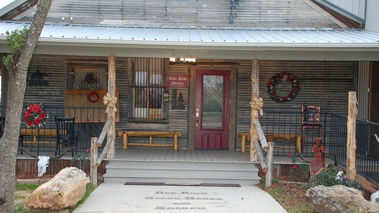 Rockne News: Red Rock Steakhouse and Saloon swings open doors