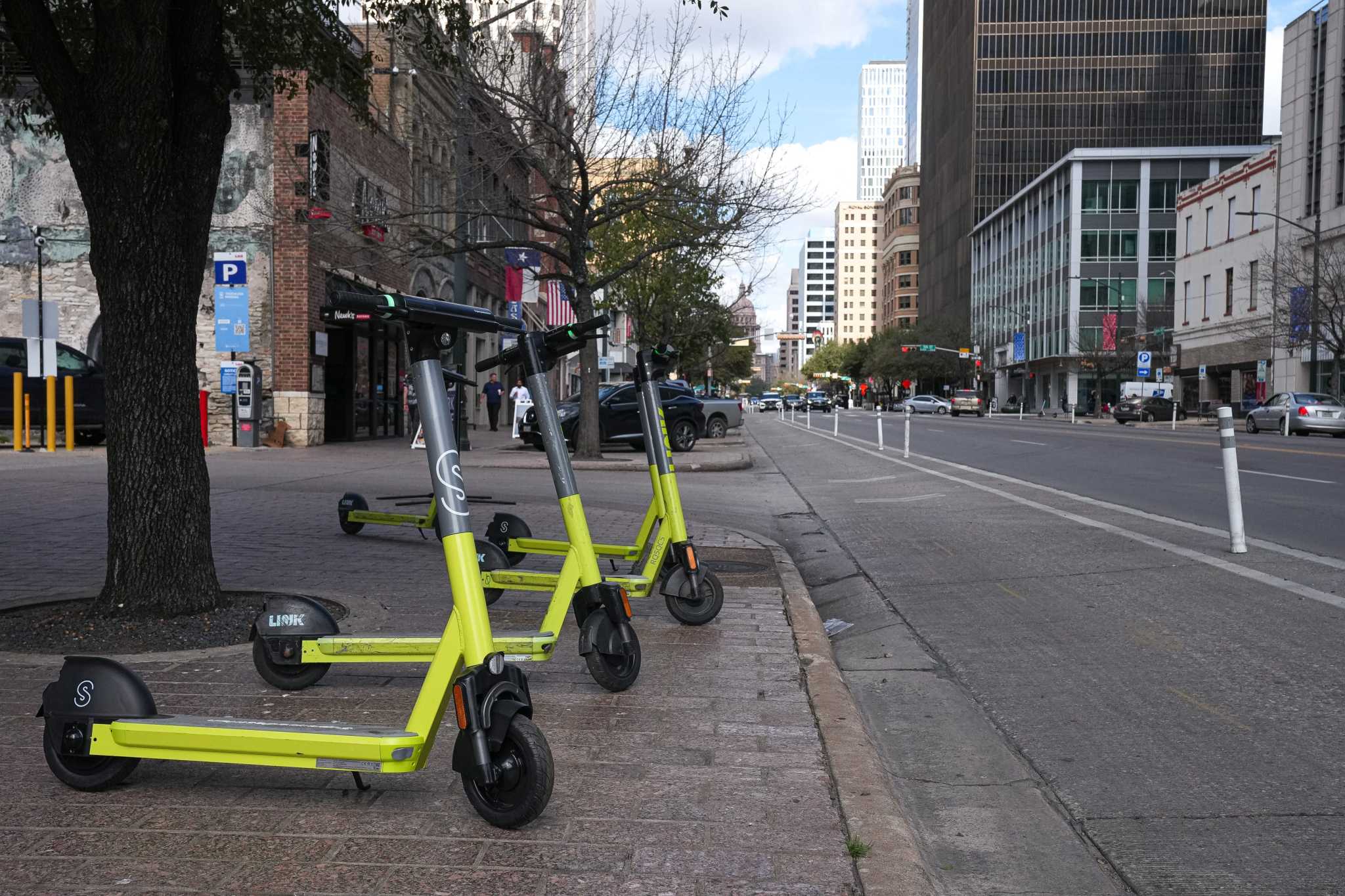 Man dies in scooter crash near UT as Austin cracks down on e-scooters