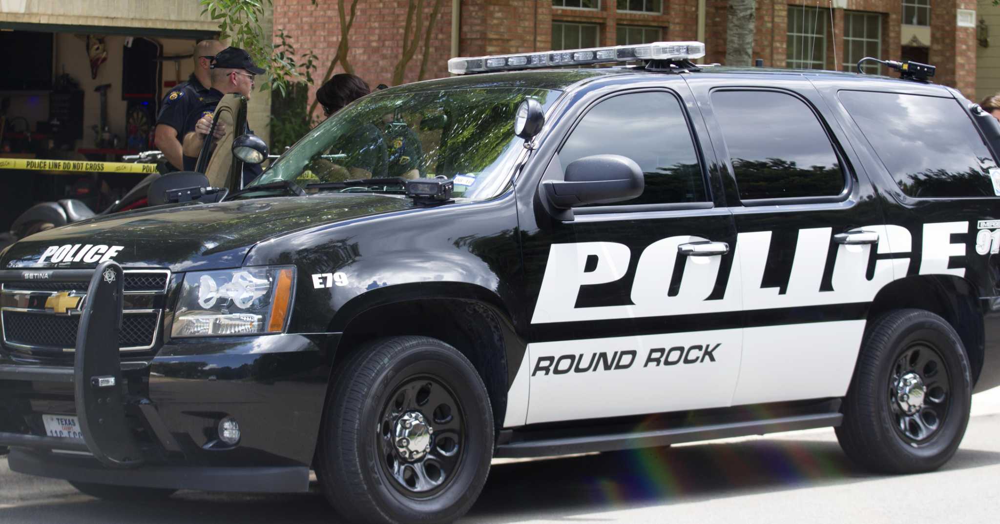 Police: Homeless man pointed gun at 2 convenience store employees