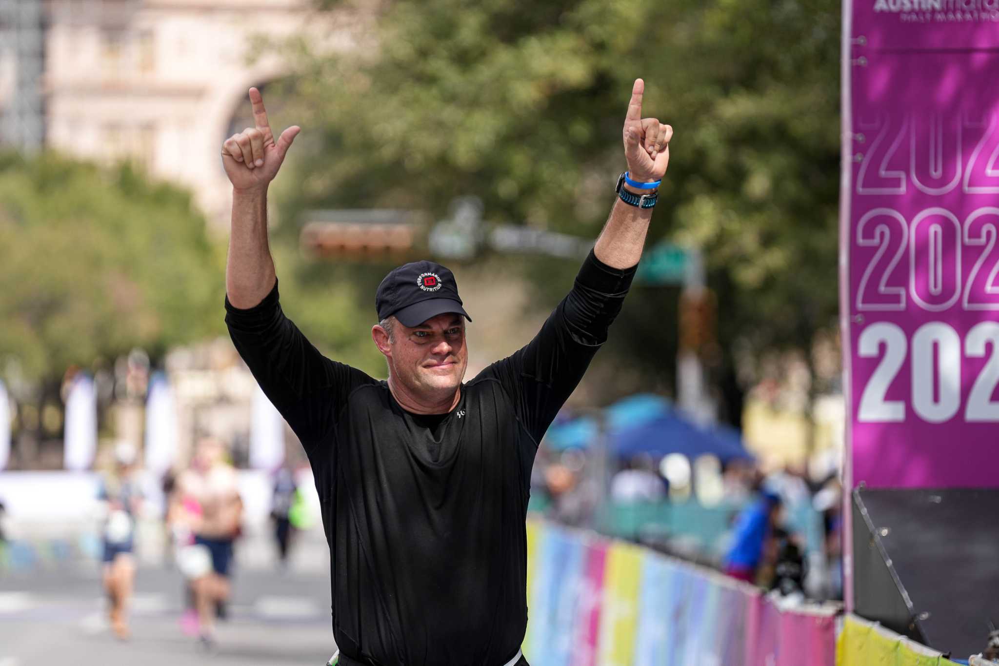 Austin police officer runs 28 miles for 28 years of service