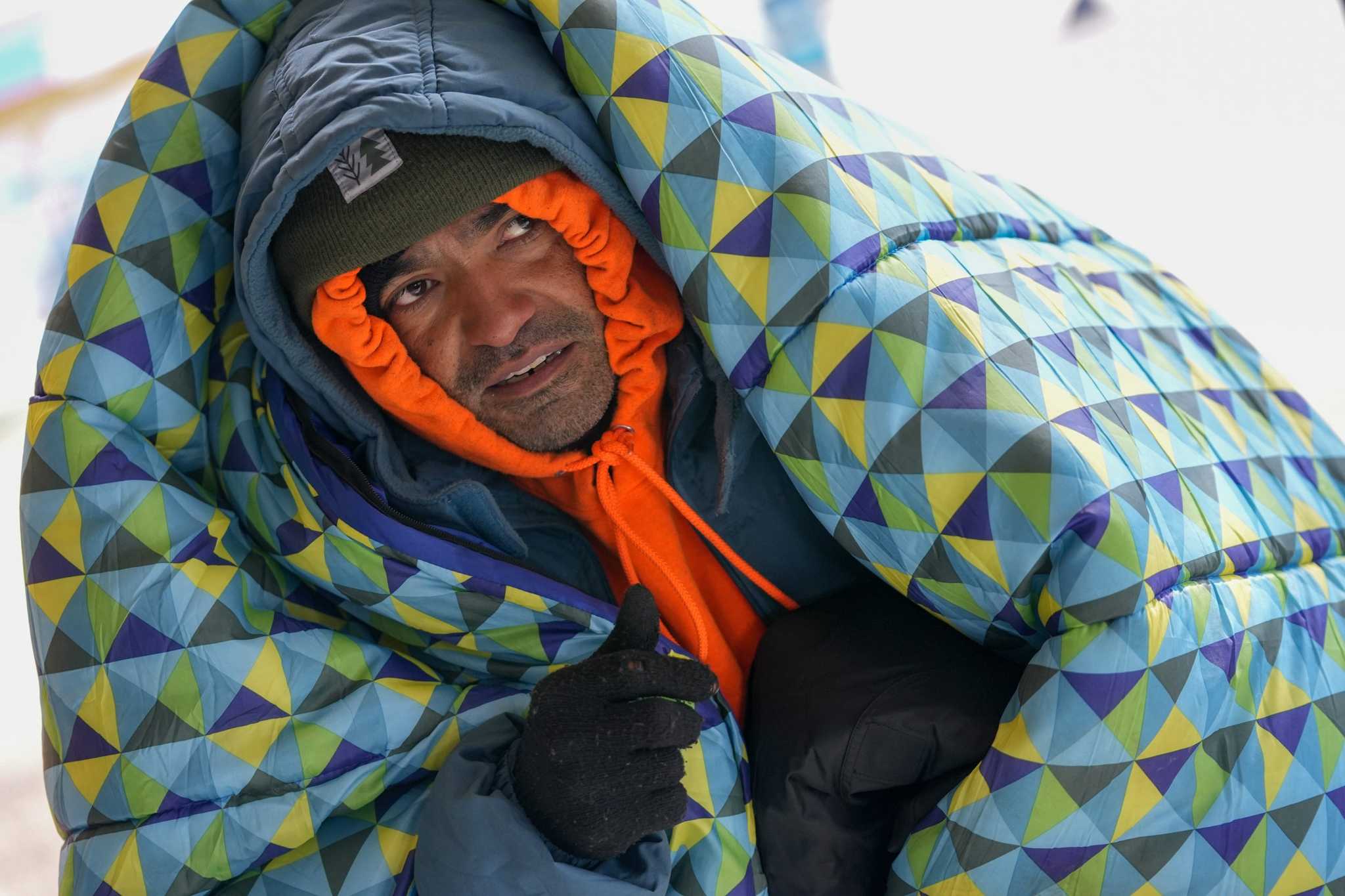 Austin shelters fill, people seek to get out of freezing weather