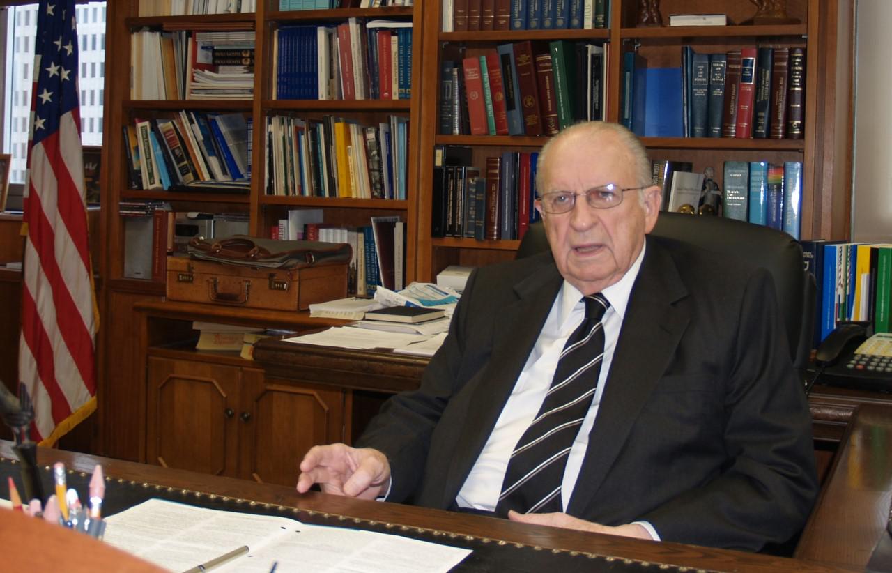 Longtime judge Thomas Reavley dies at age 99
