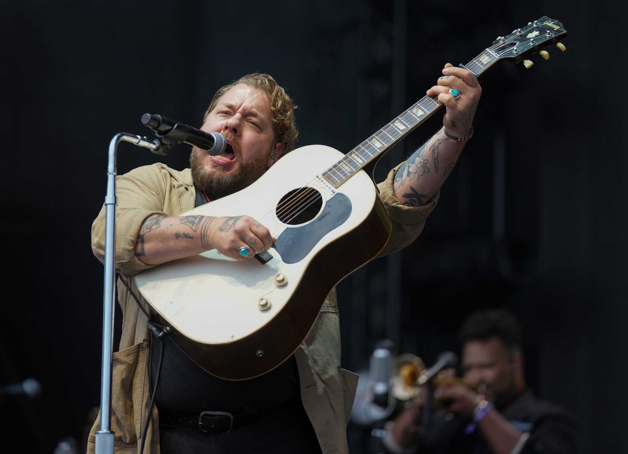 Nathaniel Rateliff brings the rock & soul grooves to an Americana ...