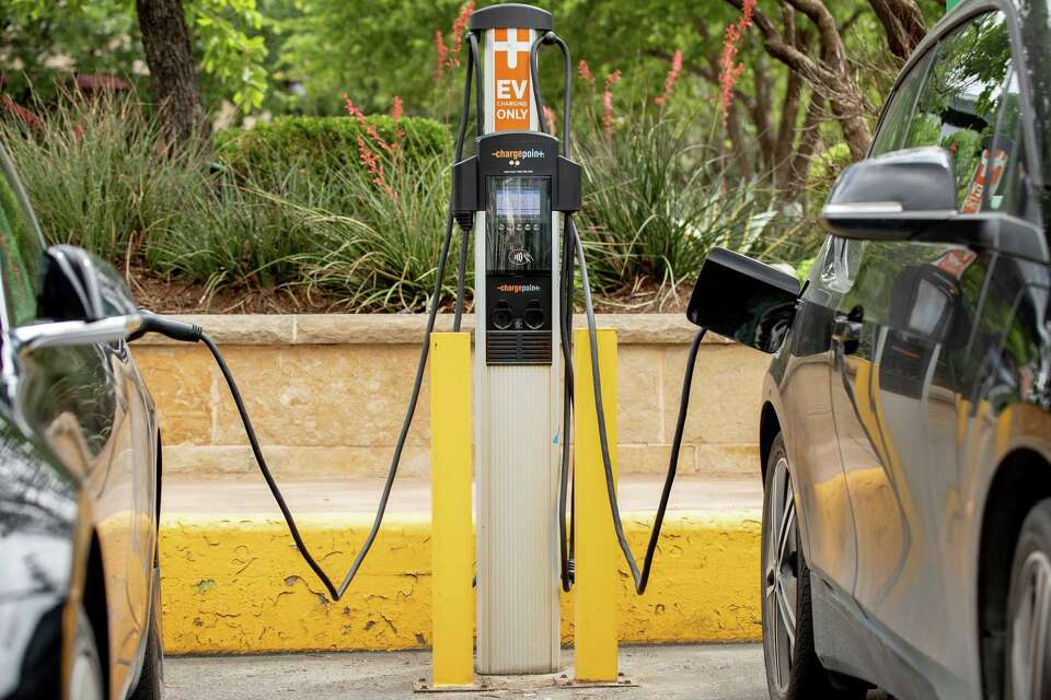 EV owners to pay $200 fee to register cars under new Texas law