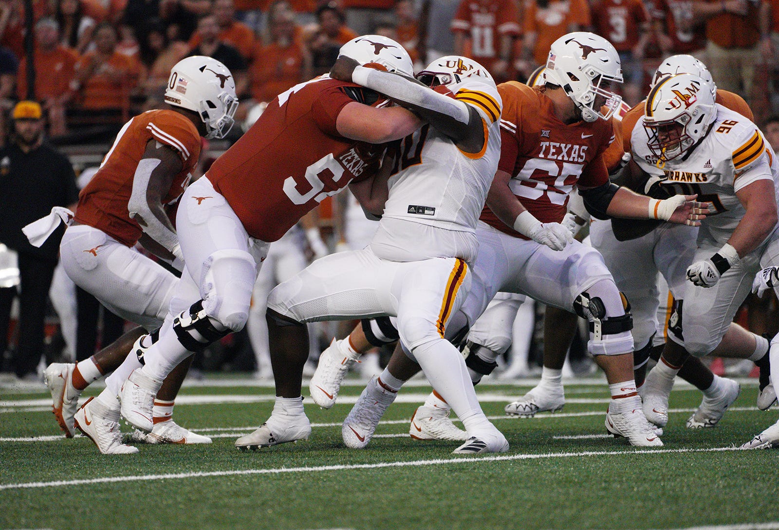 Texas’ young offensive line quietly strengthens as season goes on