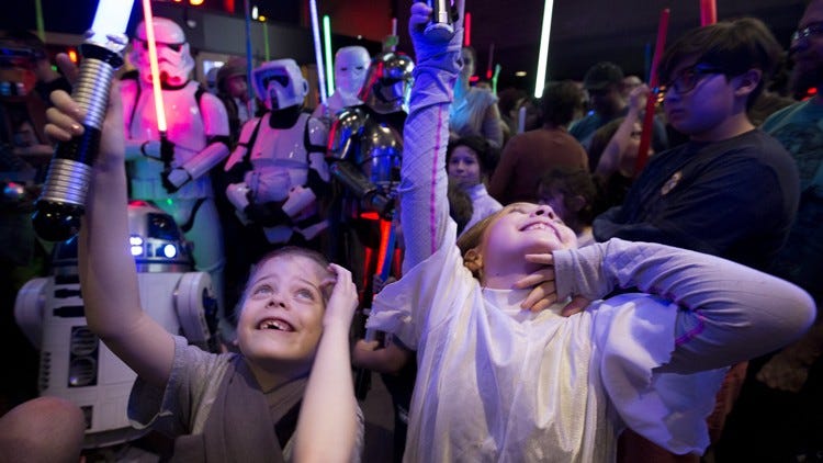Fans flock to Alamo Drafthouse in force to mourn hero, Carrie Fisher