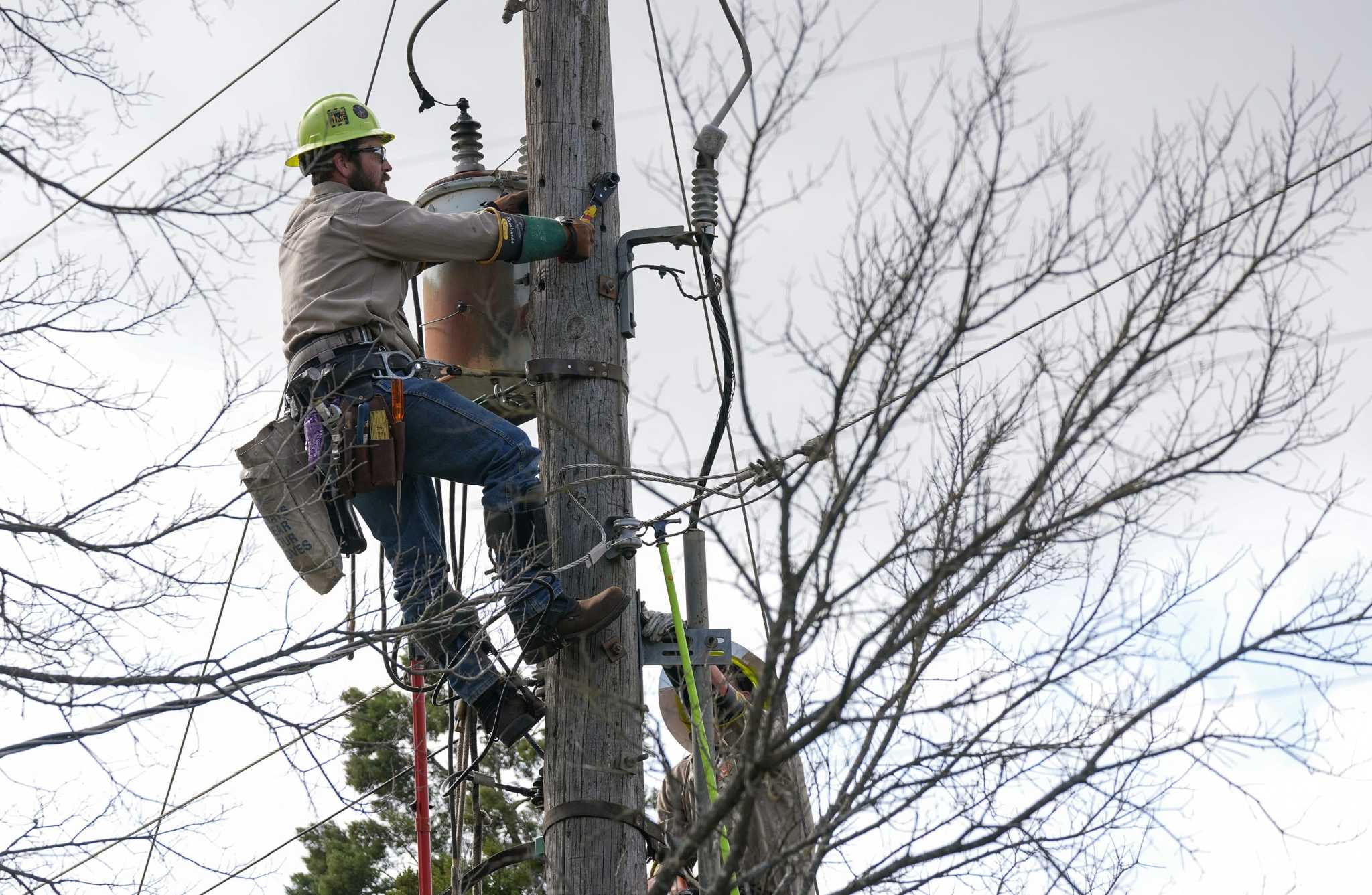 Arctic blast hits Texas: See power outage maps and how to report one