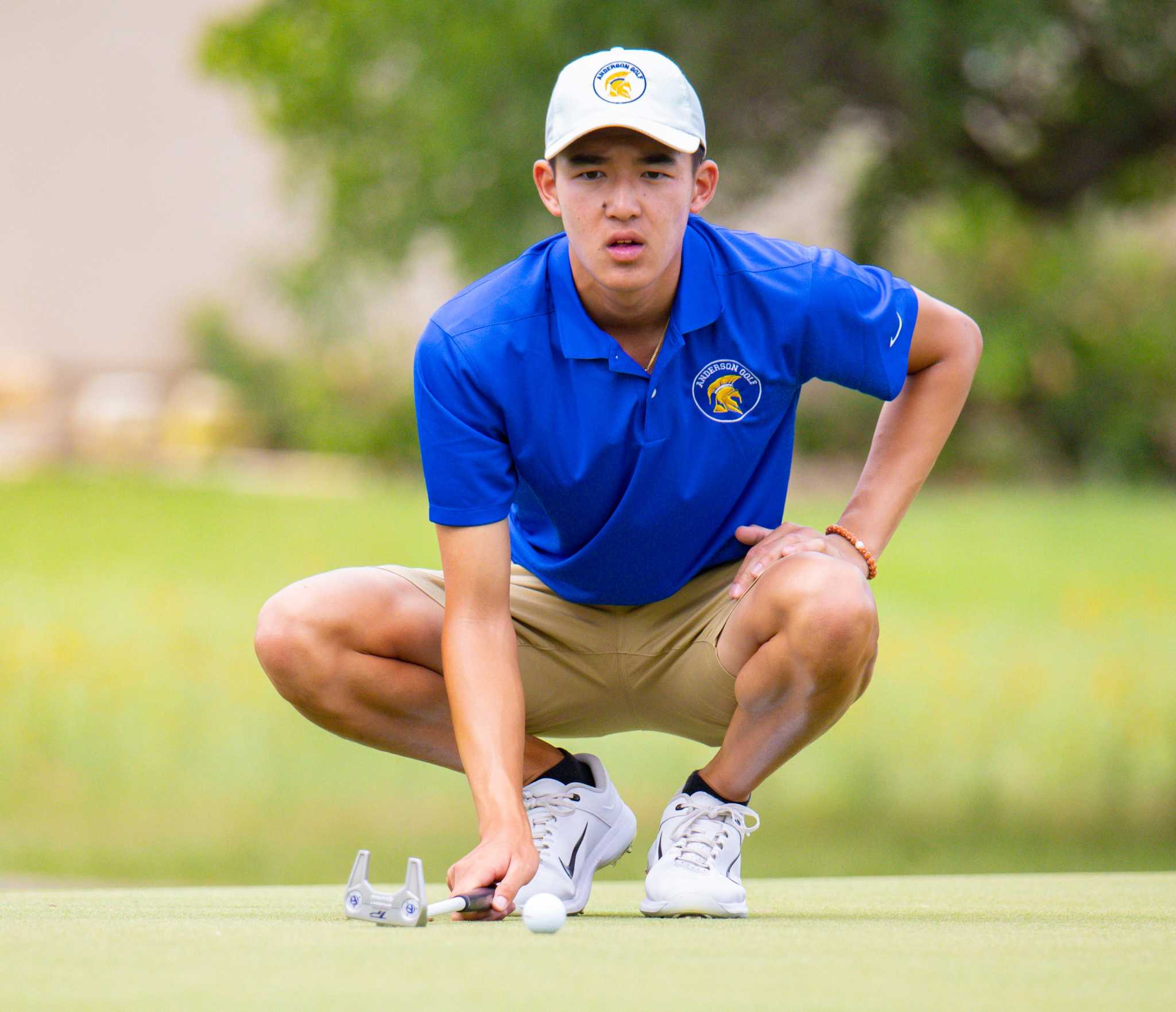Texas freshmen golfers competing hard to defend national championship