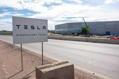 Elon Musk, Tesla to invite 15,000 people to Austin facility opening