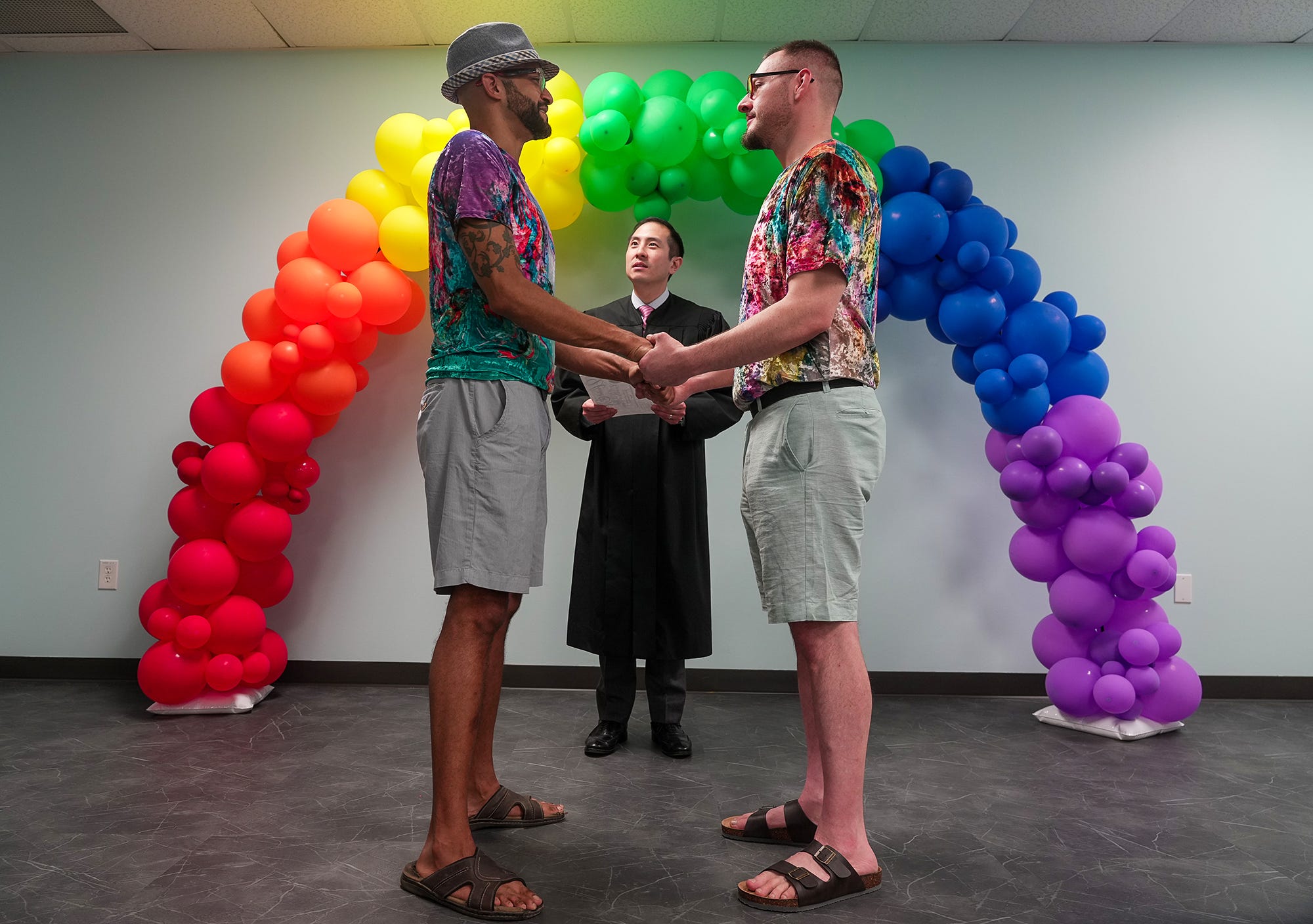 Austin LGBTQ+ couples tie the knot on Marriage Equality Day: See photos
