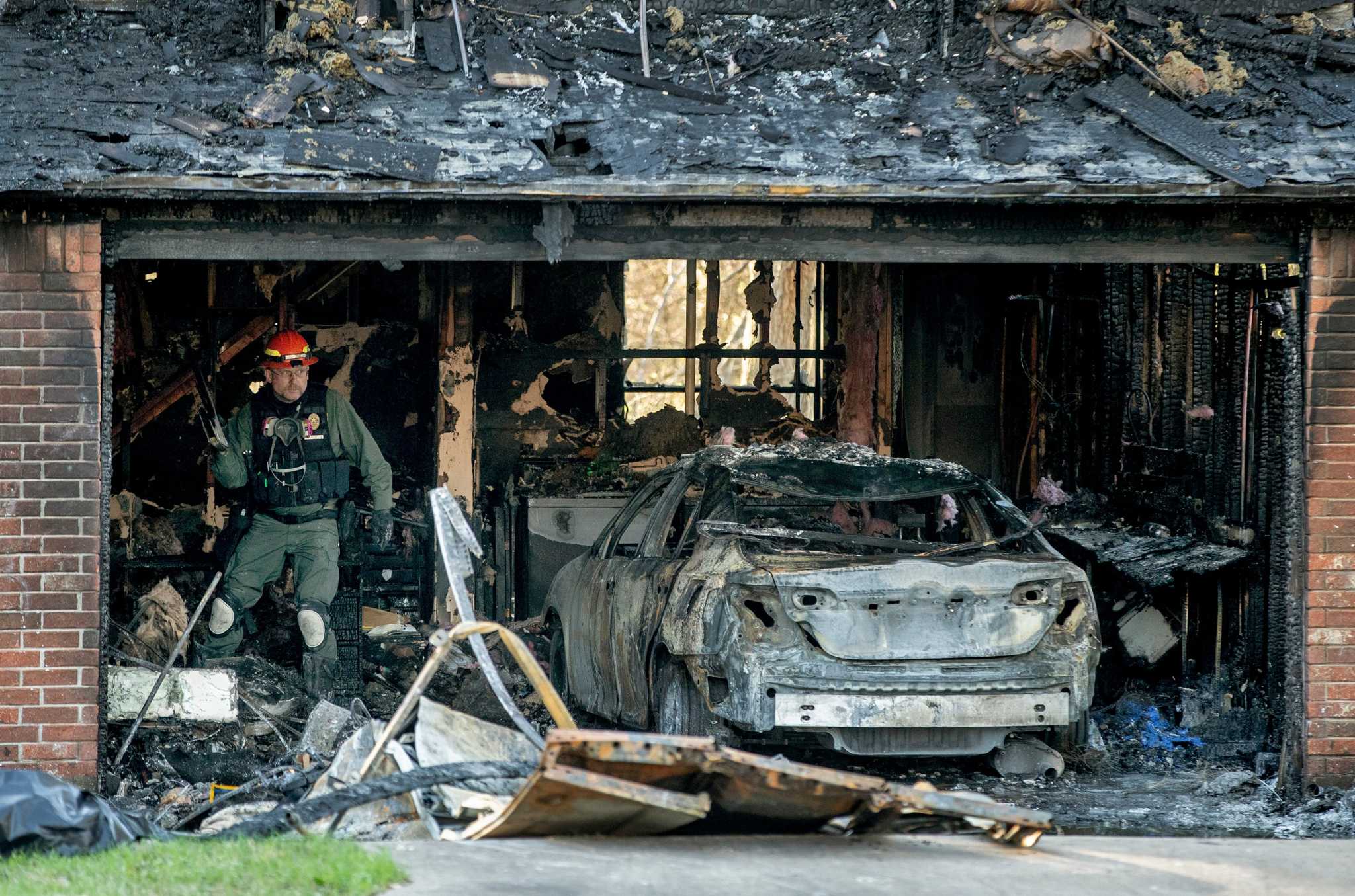 Austin firefighters battle 2 fires within 15 minutes of each other; 1 ...