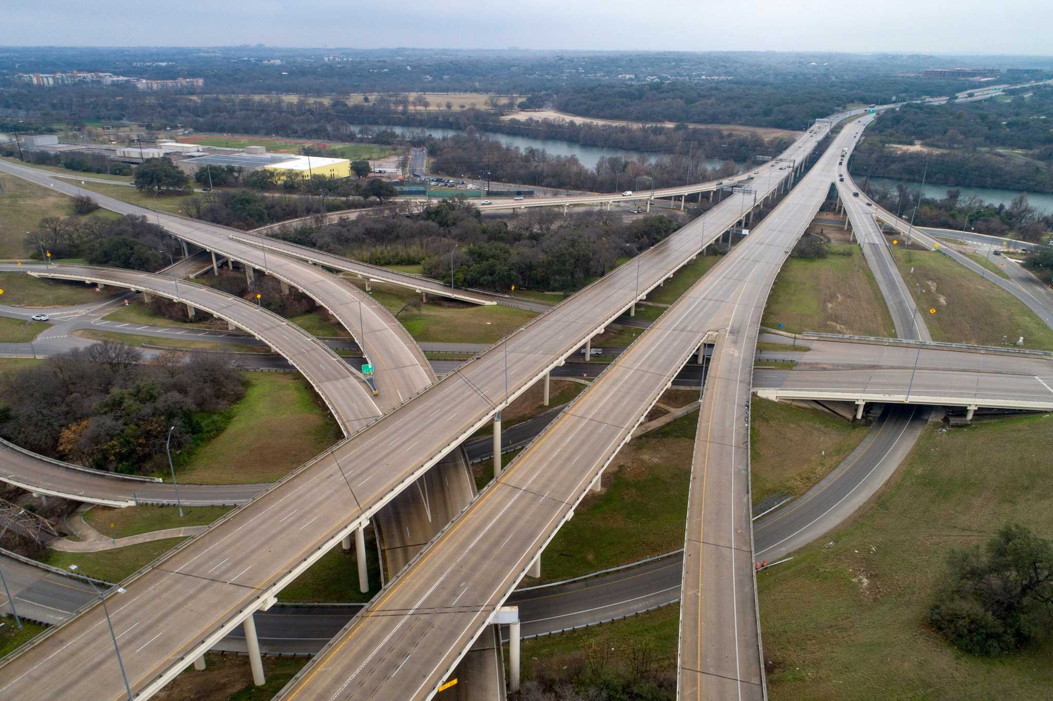 EMS medics tally dozens of Austin winter weather wrecks, injuries on ...