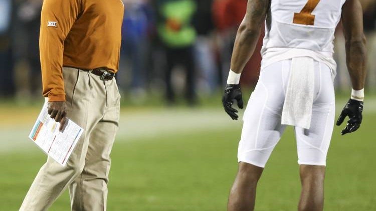Bohls: Strong was quick to the defense of his offense