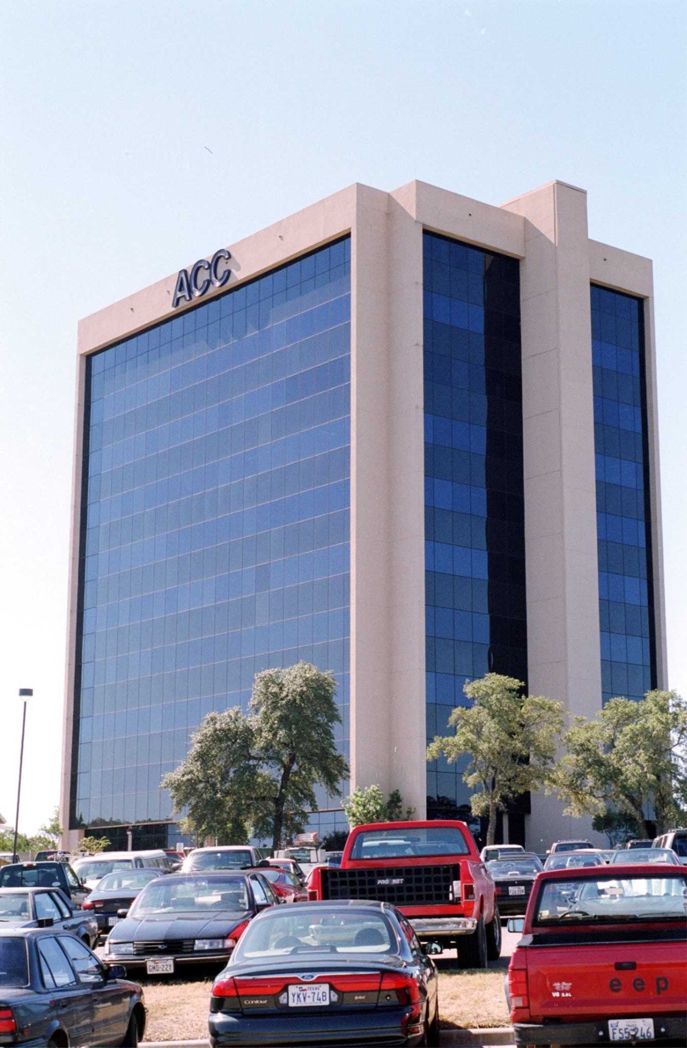 ACC puts 10-story Pinnacle campus building up for sale