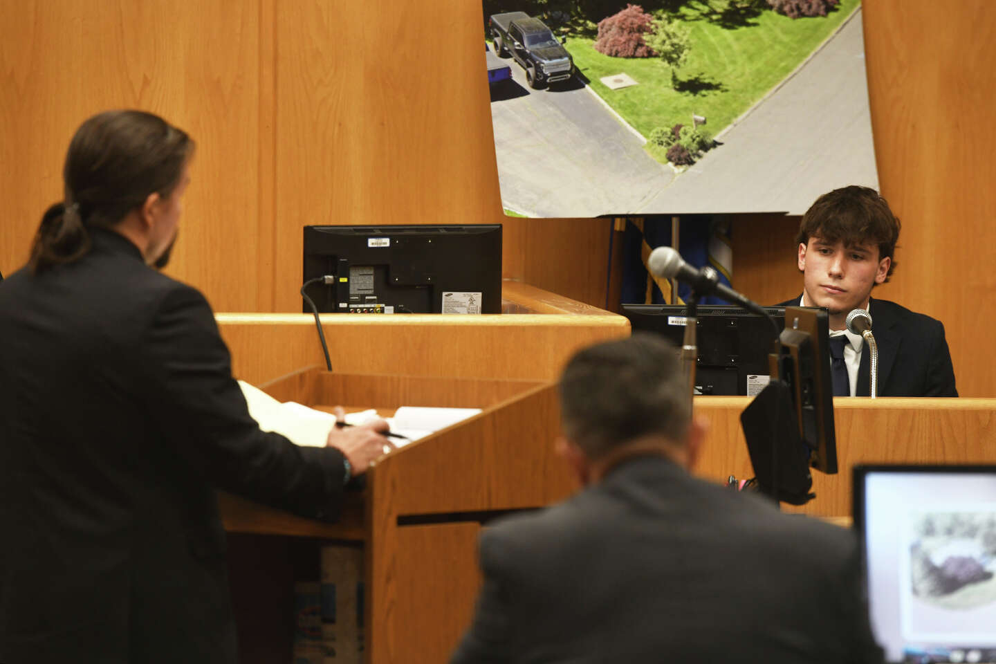 Witness quotes murder suspect Raul Valle saying 'Where is your knife?'