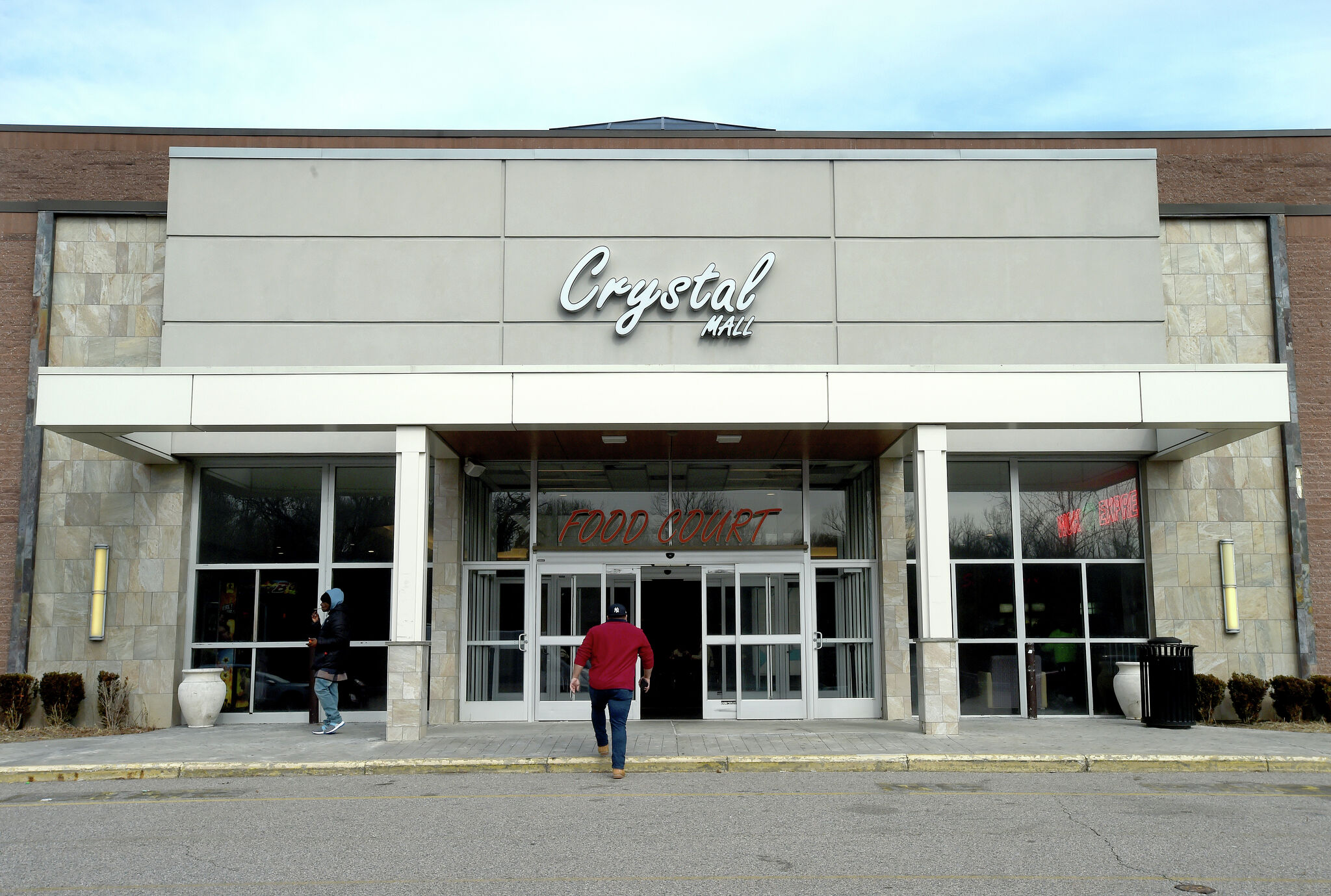 Electric Boat acquires Crystal Mall Macy’s for new Waterford offices