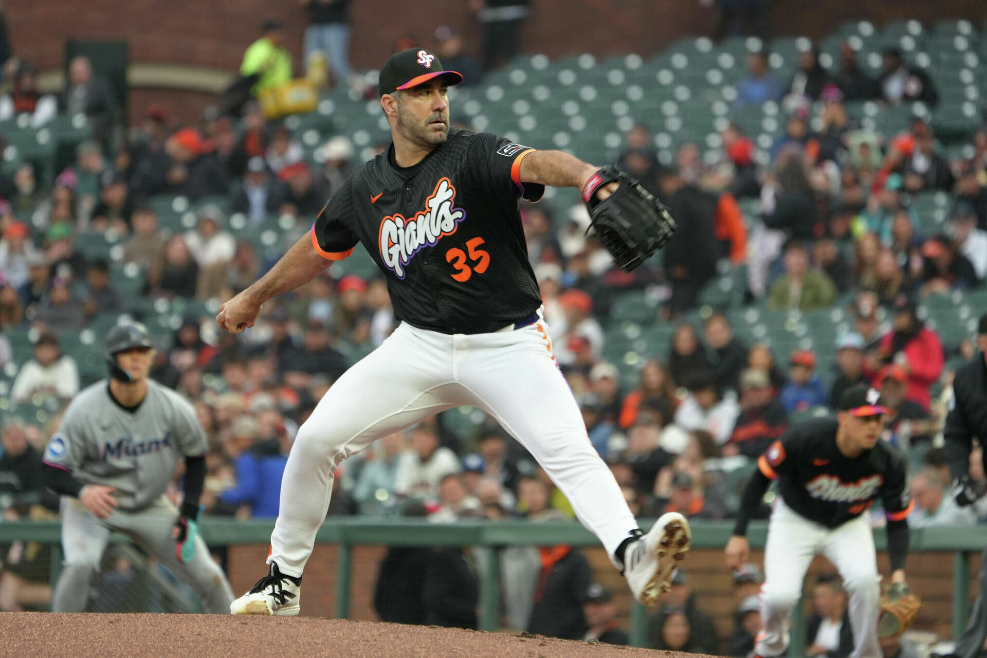 SF Giants pitcher sets depressing franchise record
