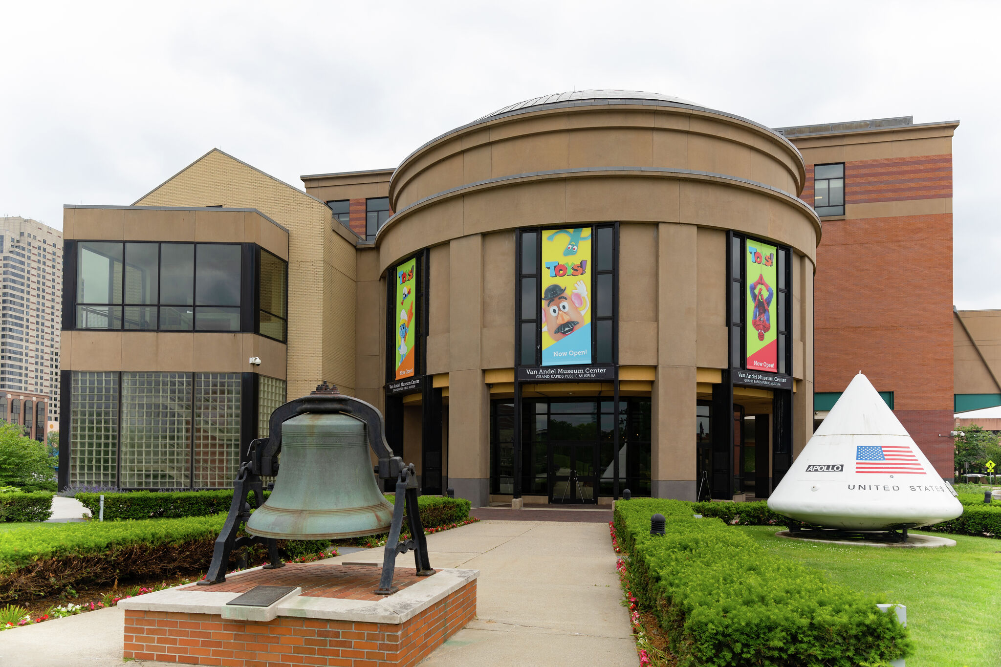 Grand Rapids Public Museum closes after unstable drugs discovered