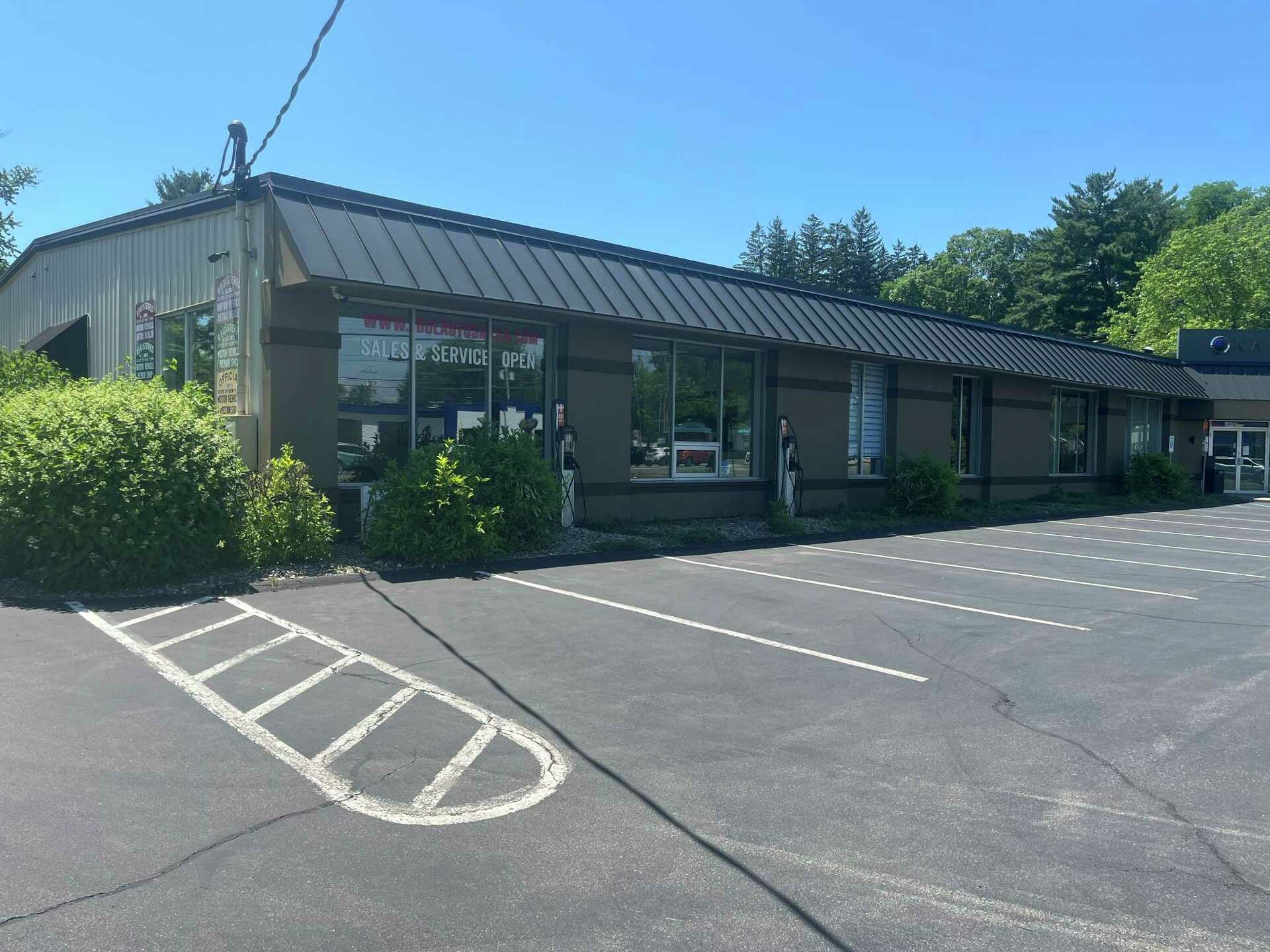 Colonie auto dealer, facing fraud accusations for months, gets lawyer