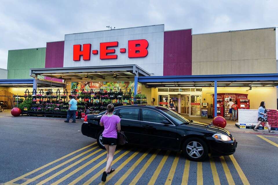 What’s open on Easter 2026? Stores, banks, USPS hours
