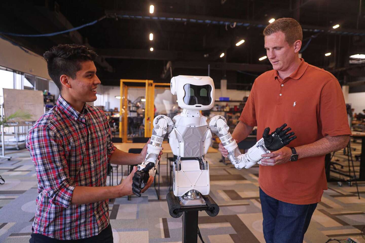 Apptronik raises $520 million to ramp humanoid robot production
