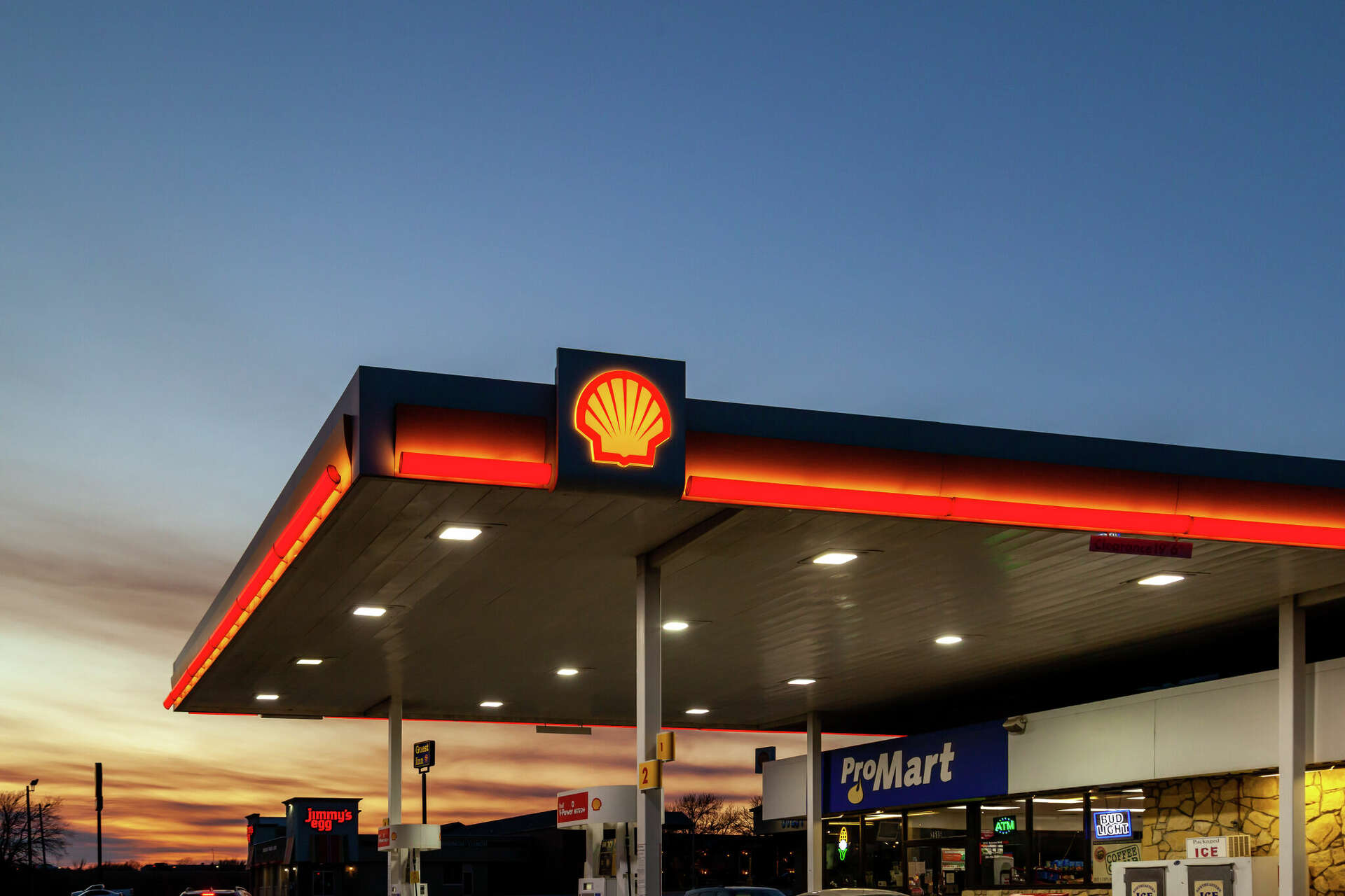 Report: Shell weighs talks to acquire BP in mega oil deal