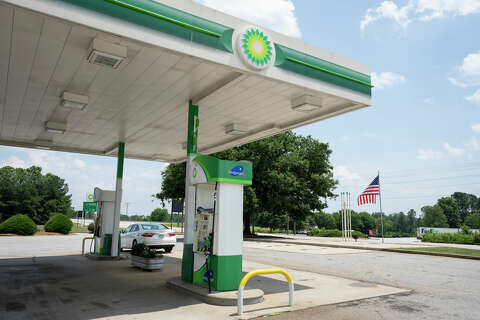 Report: Shell weighs talks to acquire BP in mega oil deal