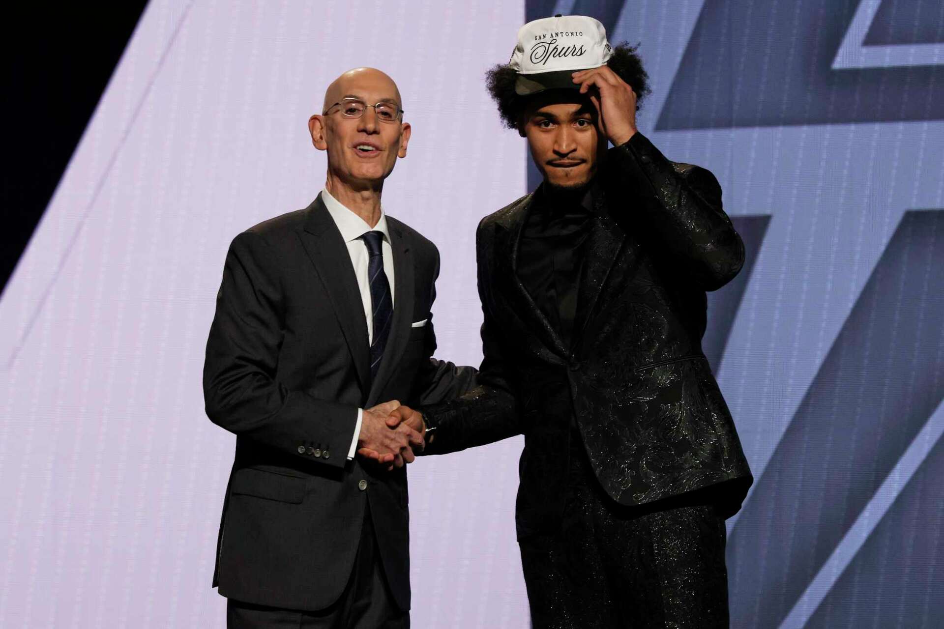 New Spurs assistants Sean Sweeney, Corliss Williamson get to work