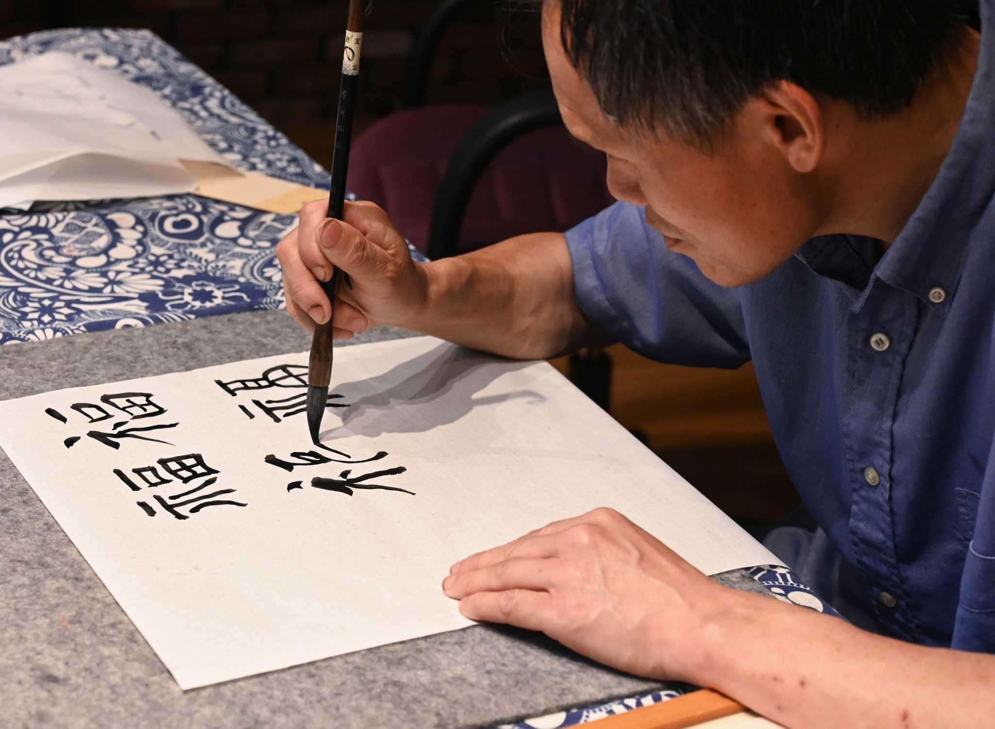 Master calligrapher teaches healing through ink