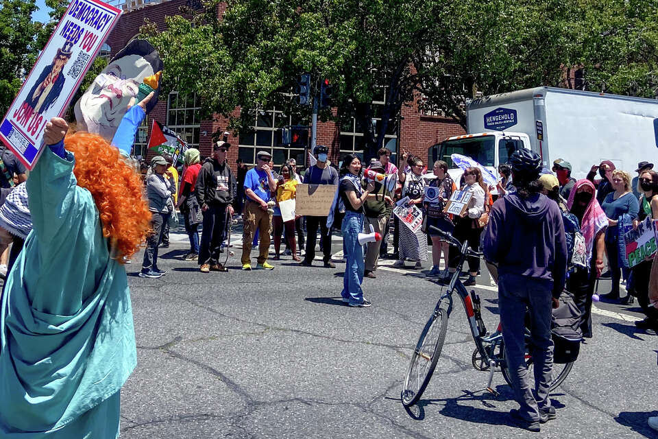 Anti-ICE protesters crash Palantir’s Bay Area office