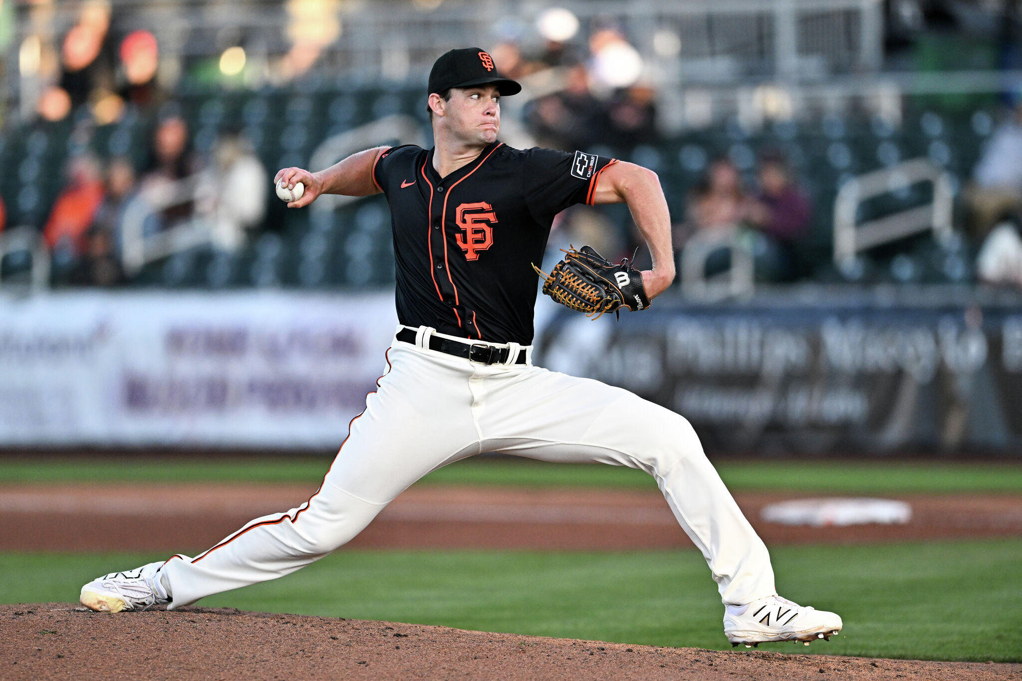 Giants call up right-hander Carson Seymour, option Sean Hjelle
