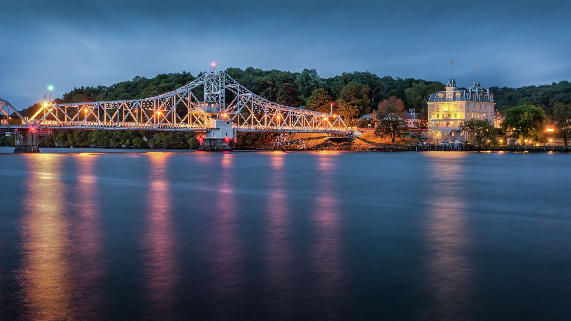 5 cute riverside towns and cities in CT to visit this summer